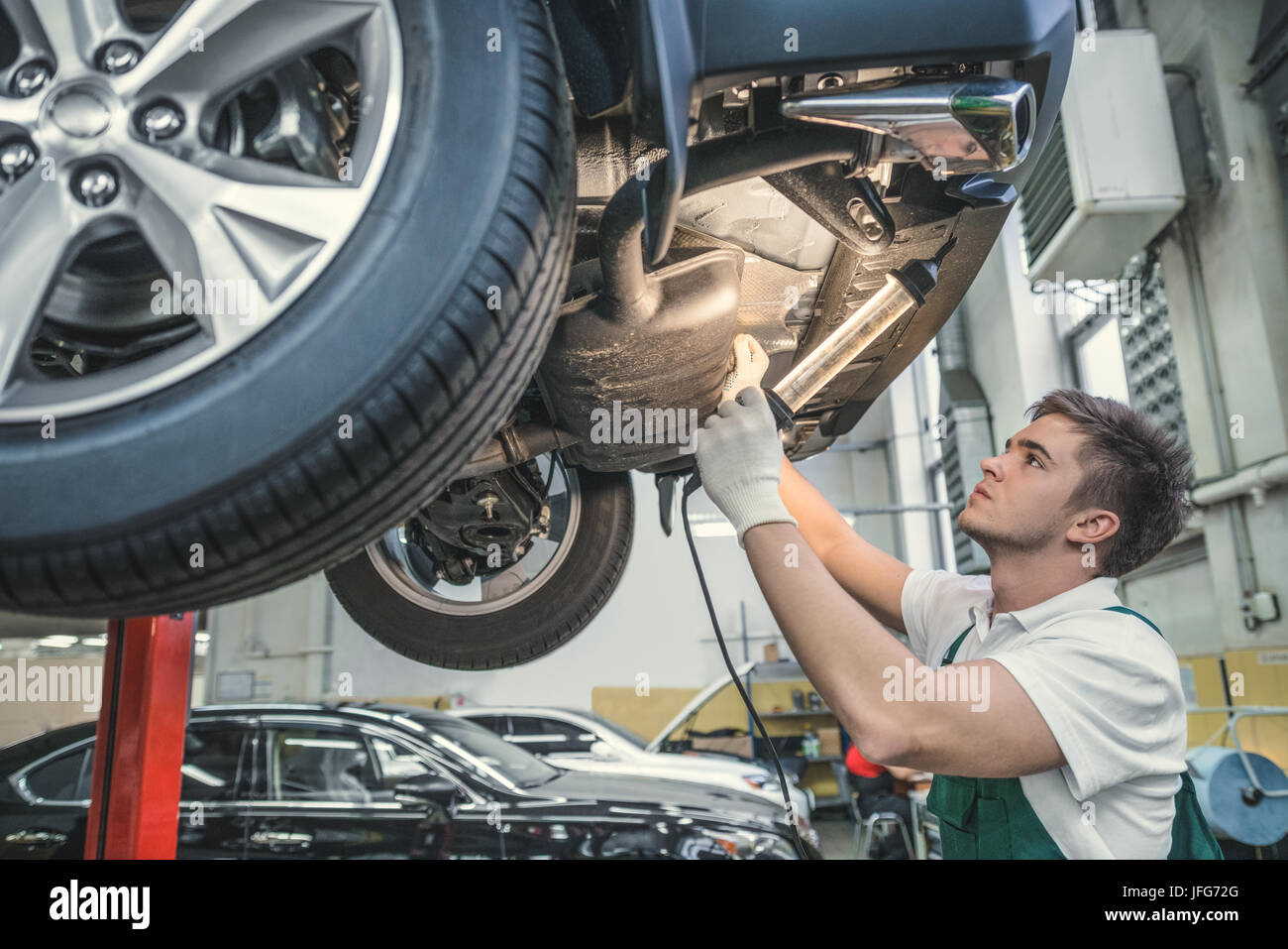 Mechanic in service Stock Photo - Alamy