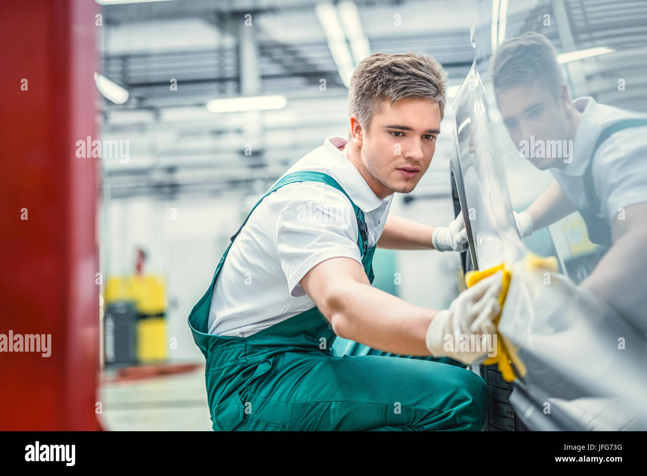 Garage worker mechanic hi-res stock photography and images - Alamy