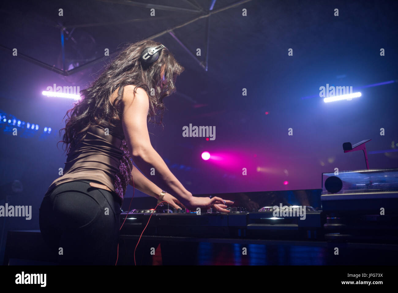 Nightlife hi-res stock photography and images - Alamy