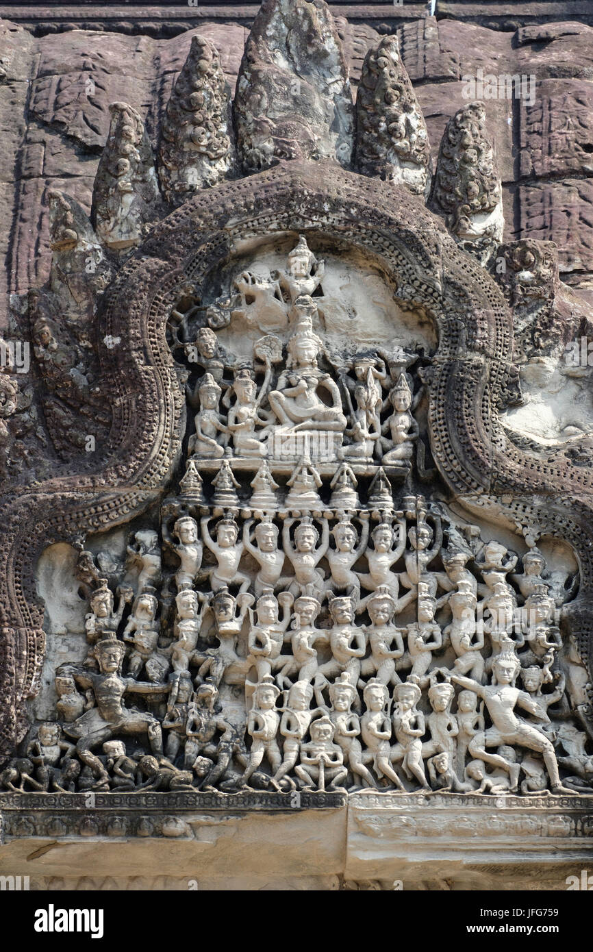 Sculptures of dancing Apsaras at the Angkor Wat temple complex in Siem ...