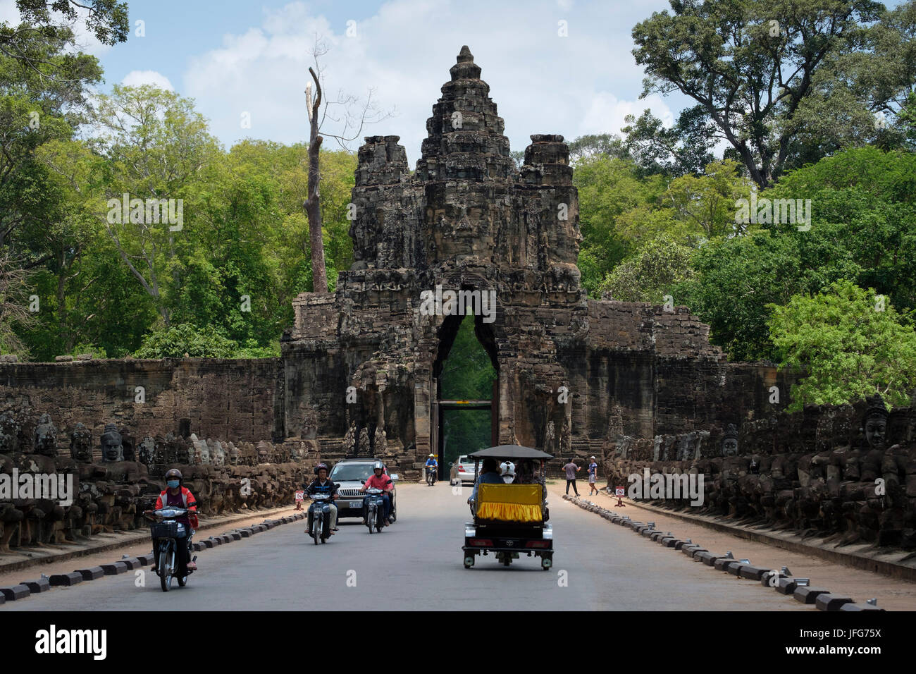 Angkor Thom gate, Siem Reap, Cambodia, Asia Stock Photo - Alamy