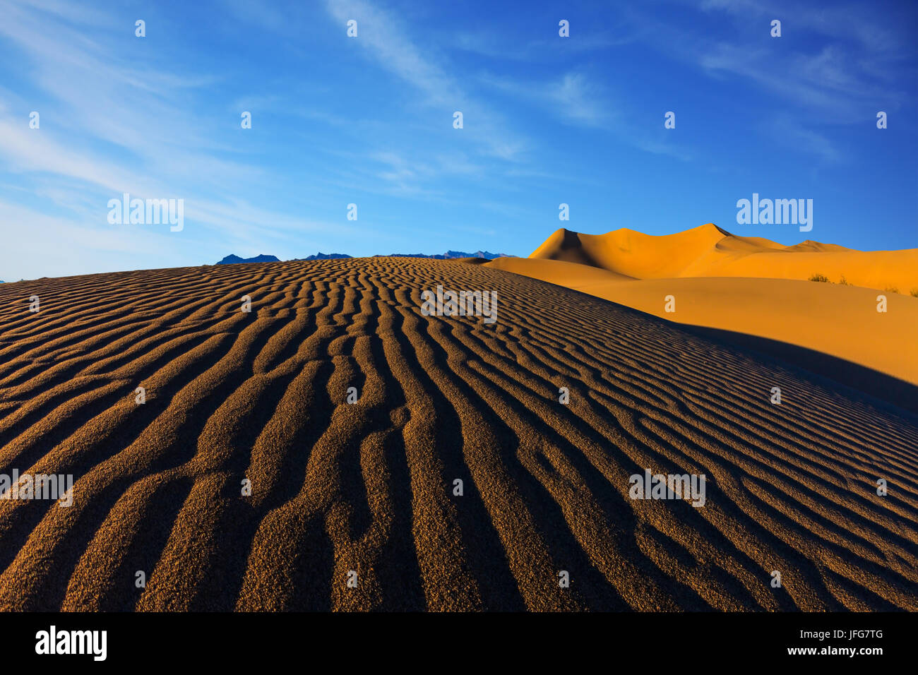 Contrast waves blue hi-res stock photography and images - Alamy