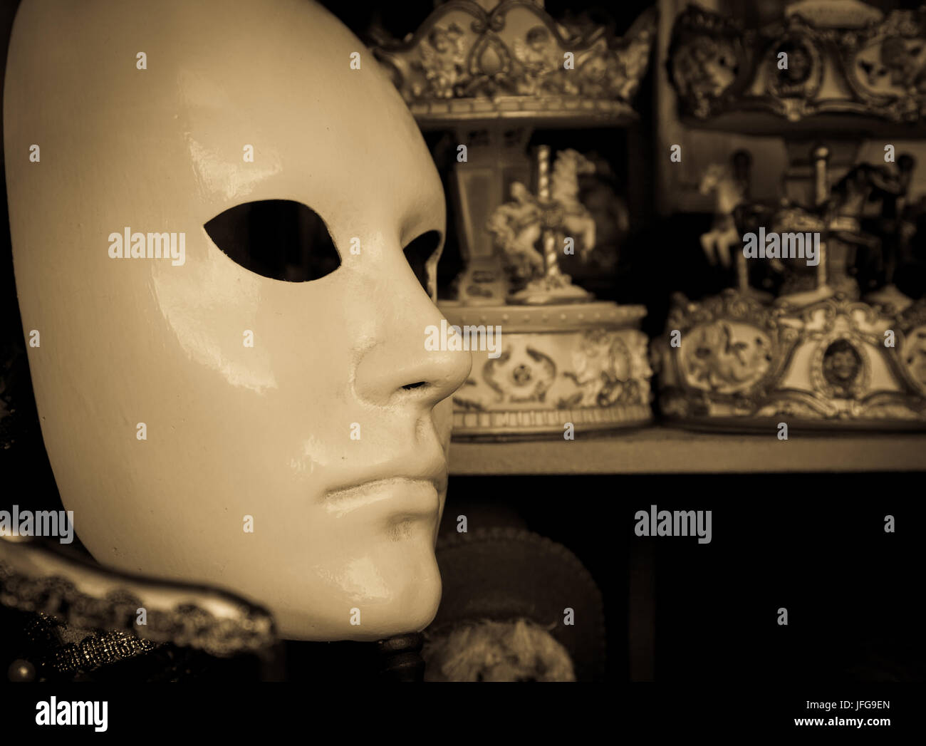 Veneziana mask hi-res stock photography and images - Alamy
