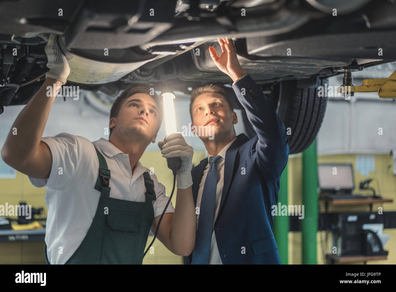 Men servicing hi-res stock photography and images - Alamy