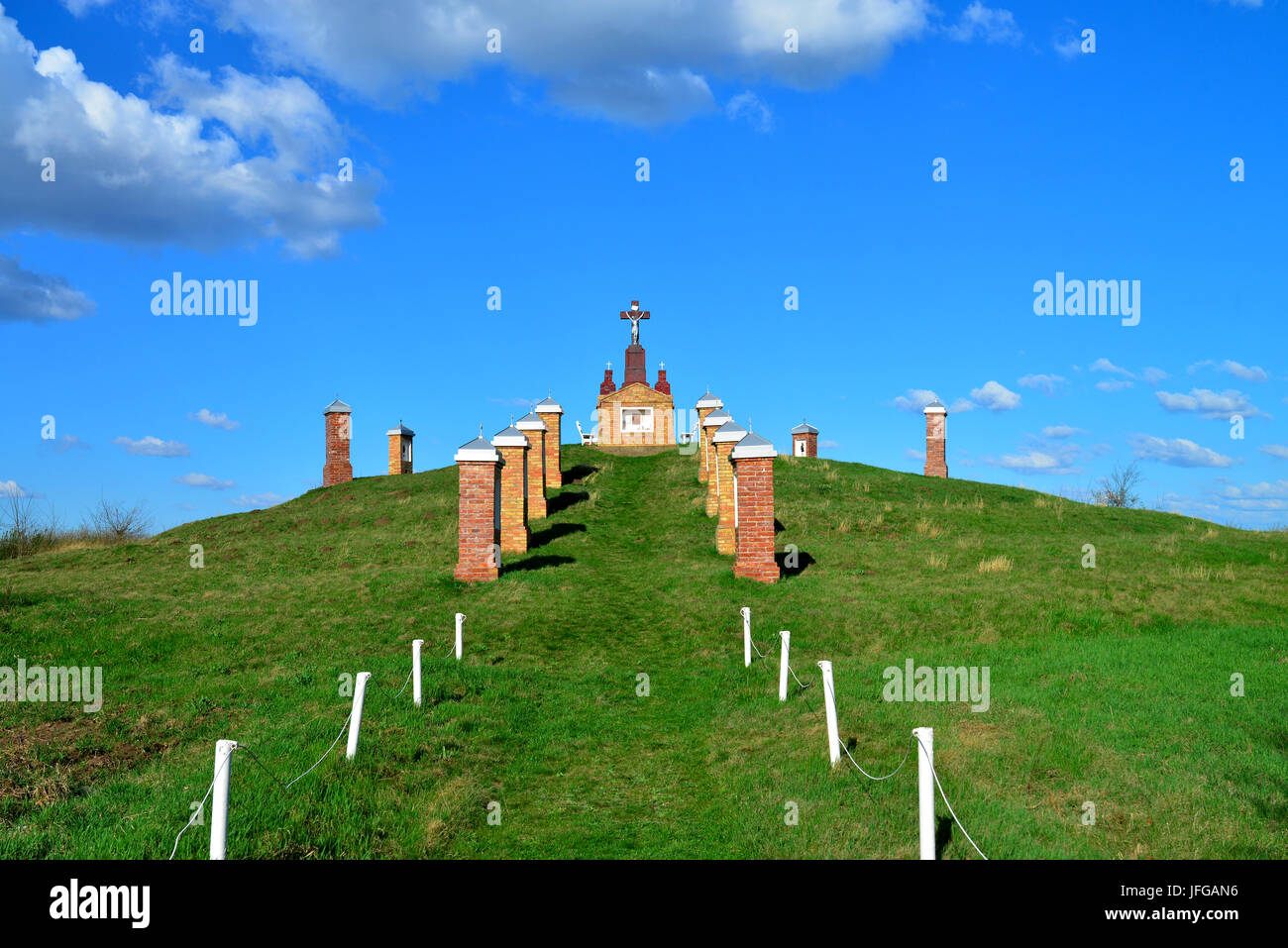 Cross mound hi-res stock photography and images - Alamy