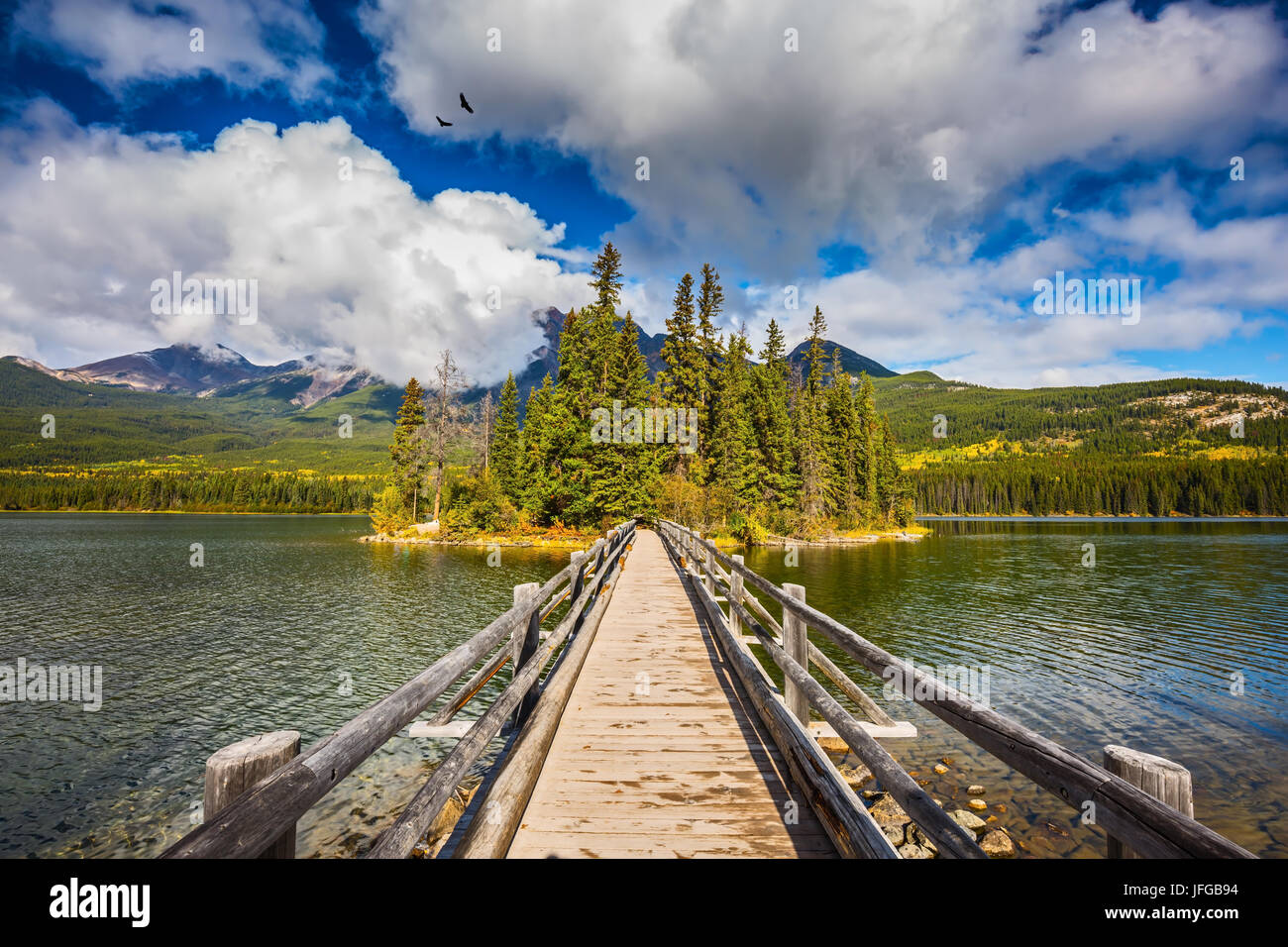 Pyramid island footbridge hi-res stock photography and images - Alamy