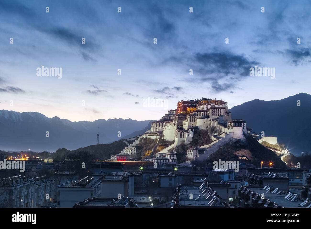 Potala temple hi-res stock photography and images - Alamy