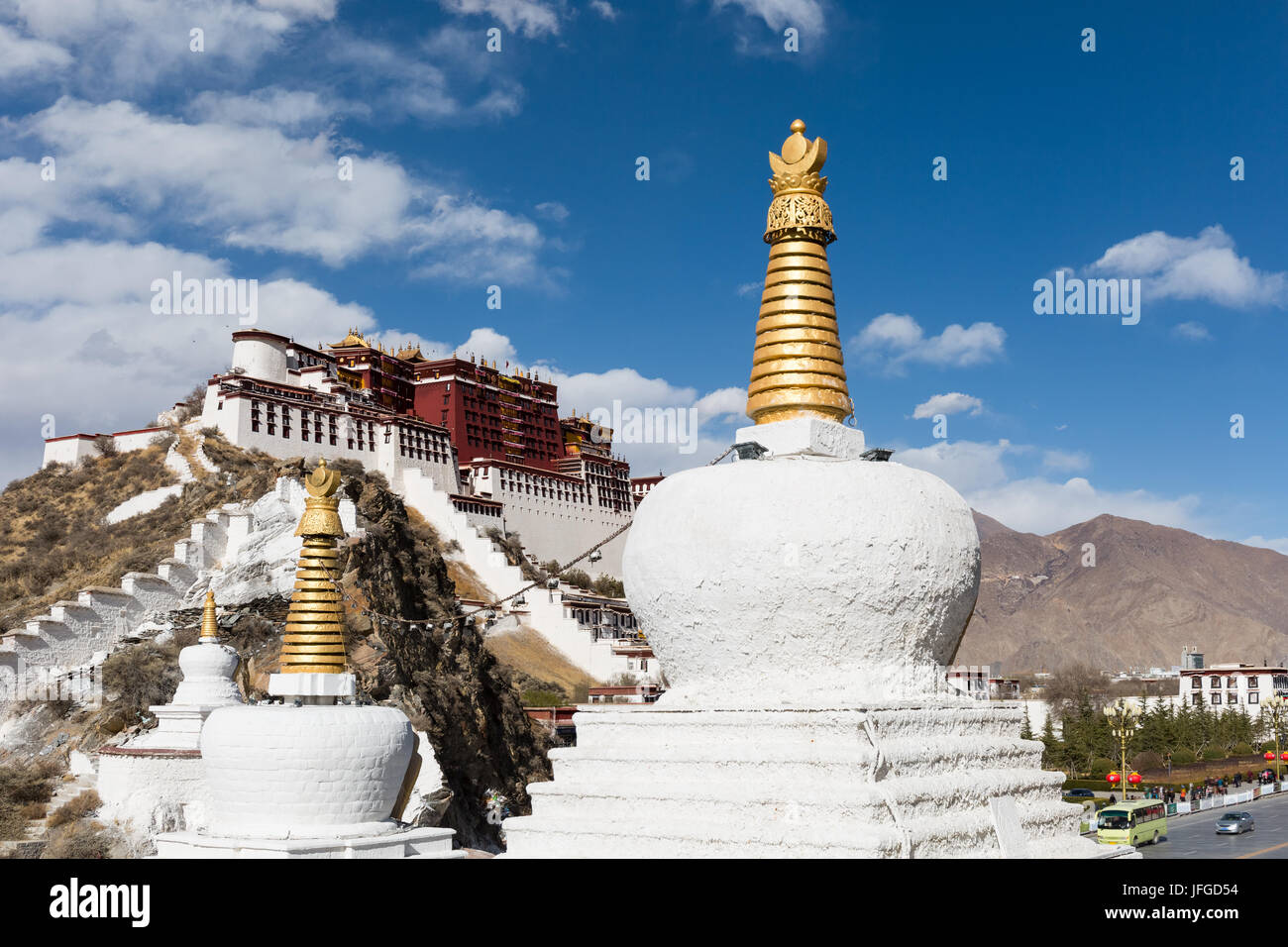 Lhasa building hi-res stock photography and images - Alamy