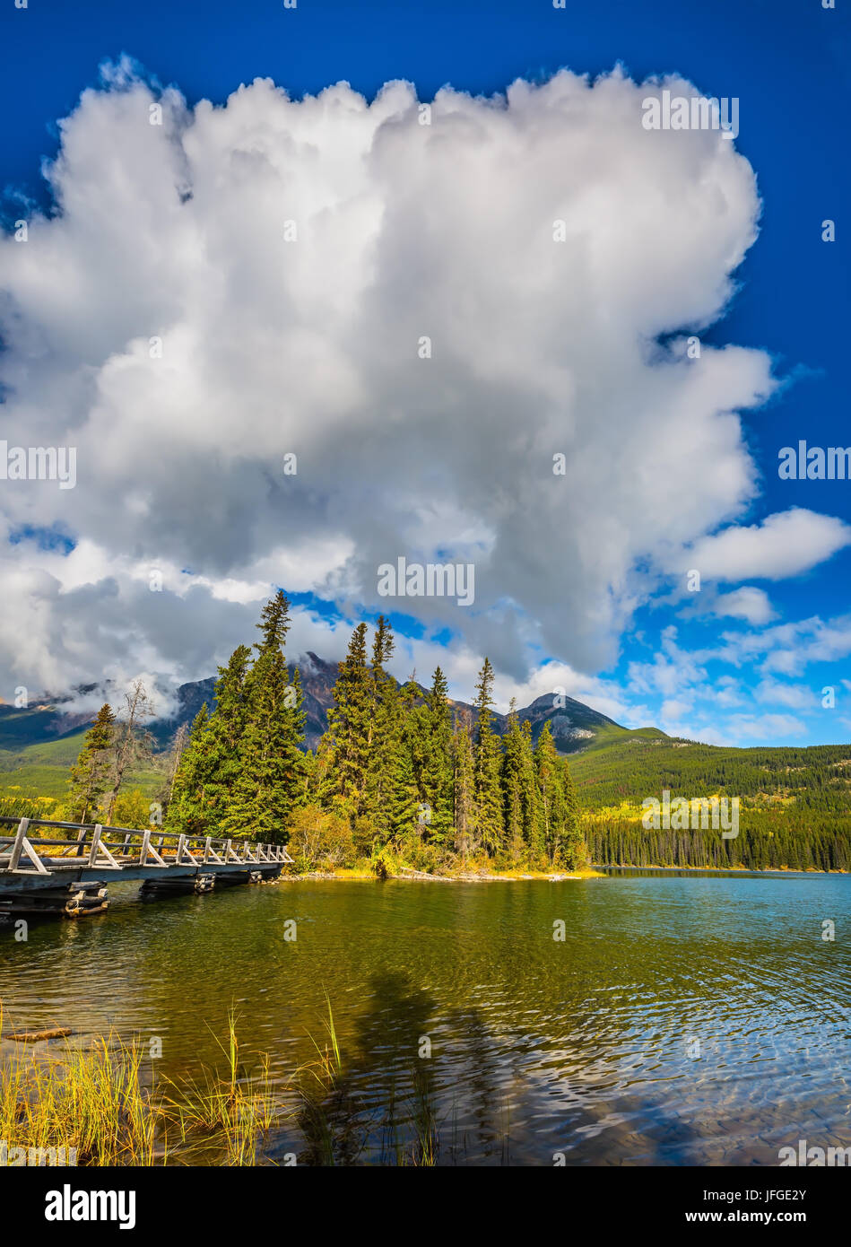 Pyramid island bridge pyramid lake hi-res stock photography and images ...