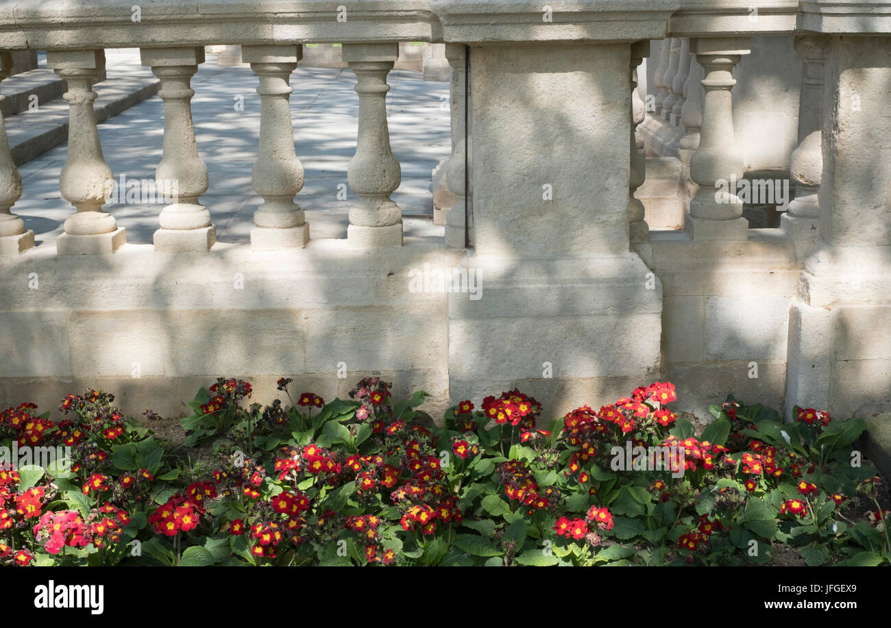 Ornamental gardens and war memorial in Cheltenham Stock Photo - Alamy