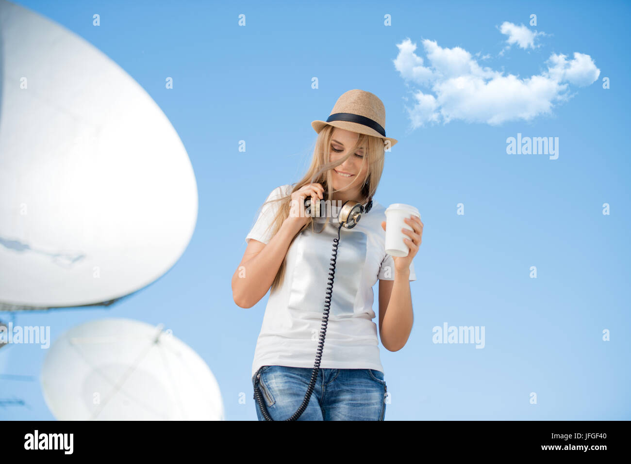 Broadcast wave hi-res stock photography and images - Alamy
