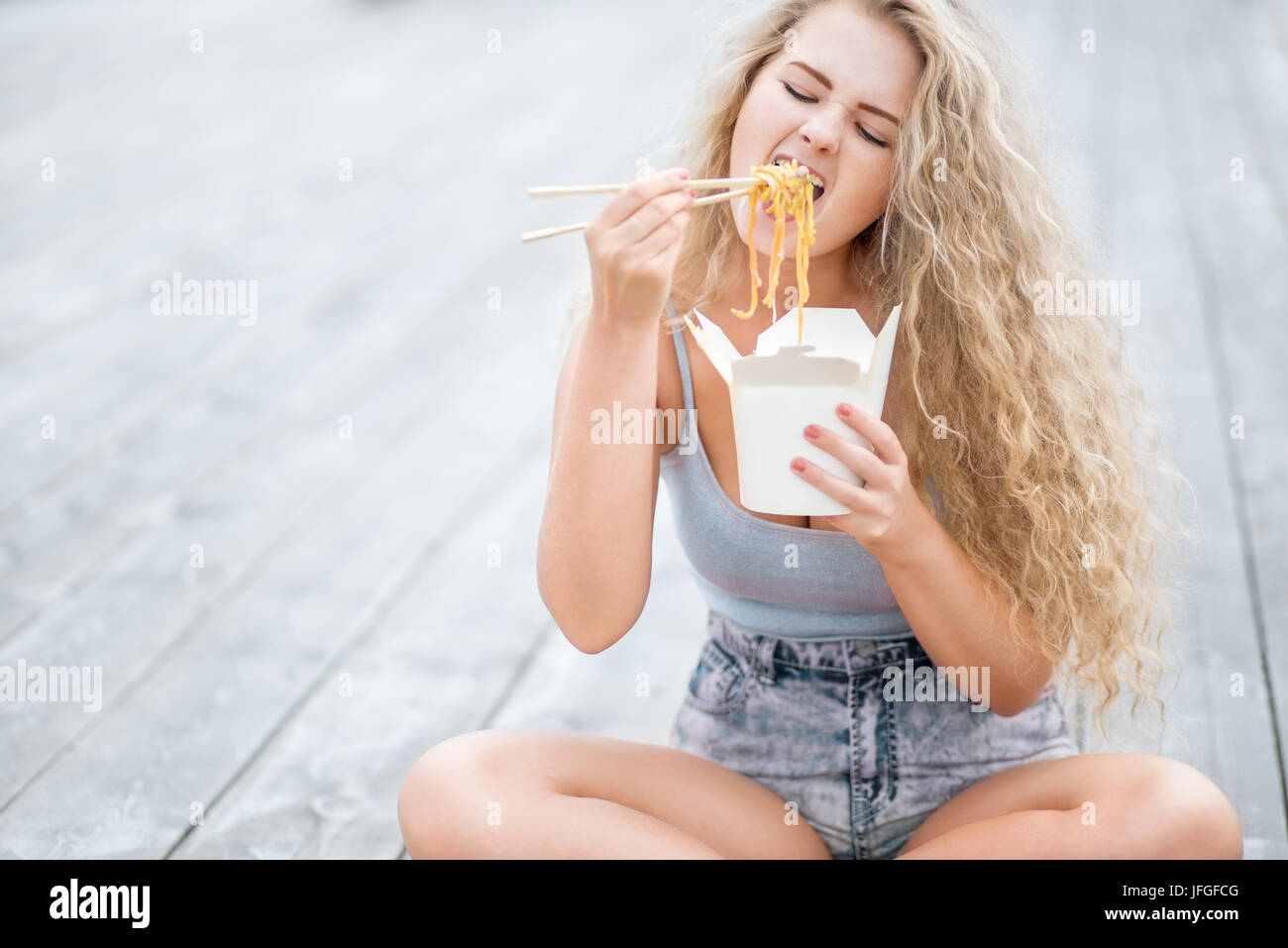 Female eat lunch box hi-res stock photography and images - Alamy