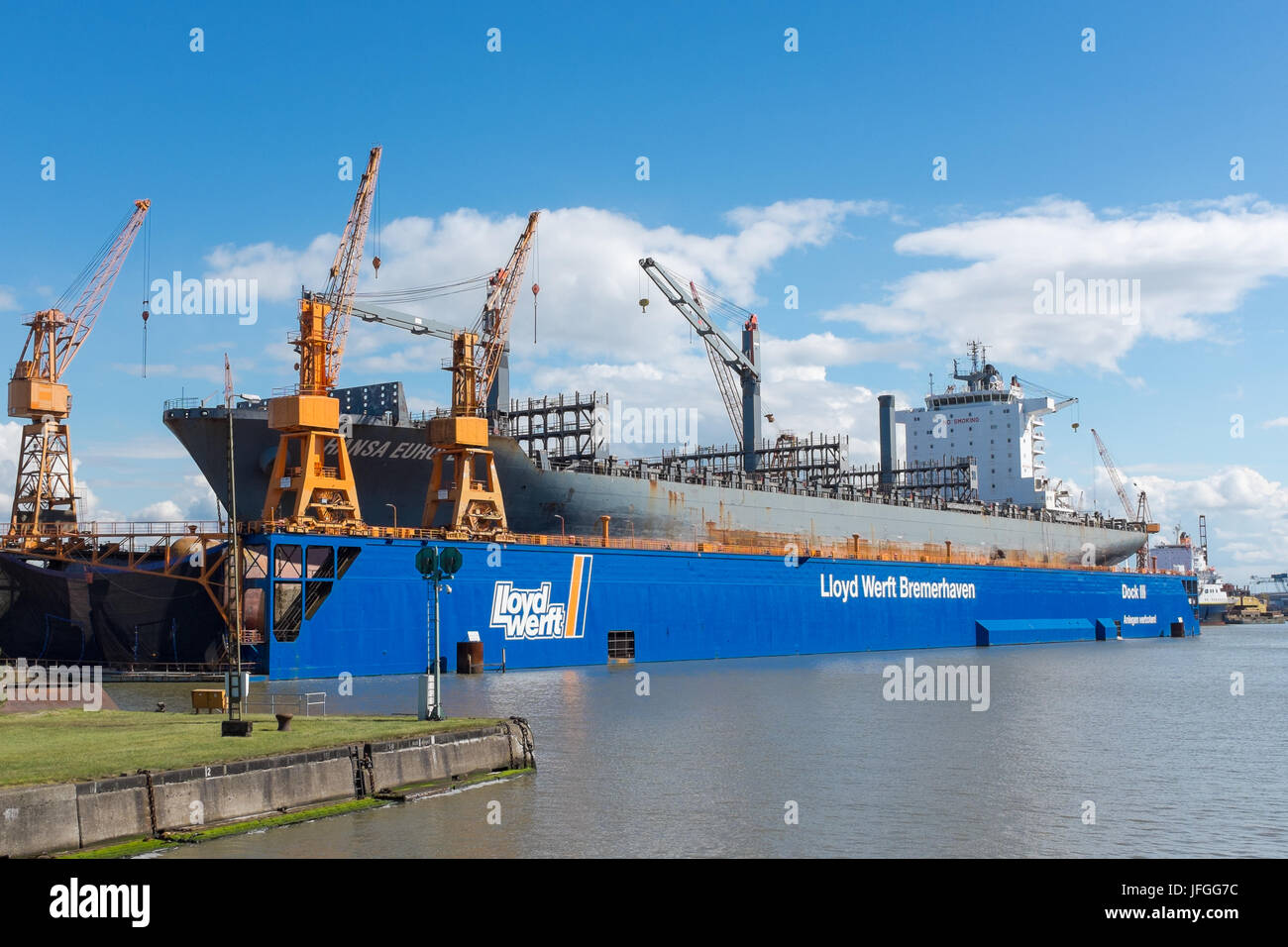 Lng europe tanker hi-res stock photography and images - Alamy