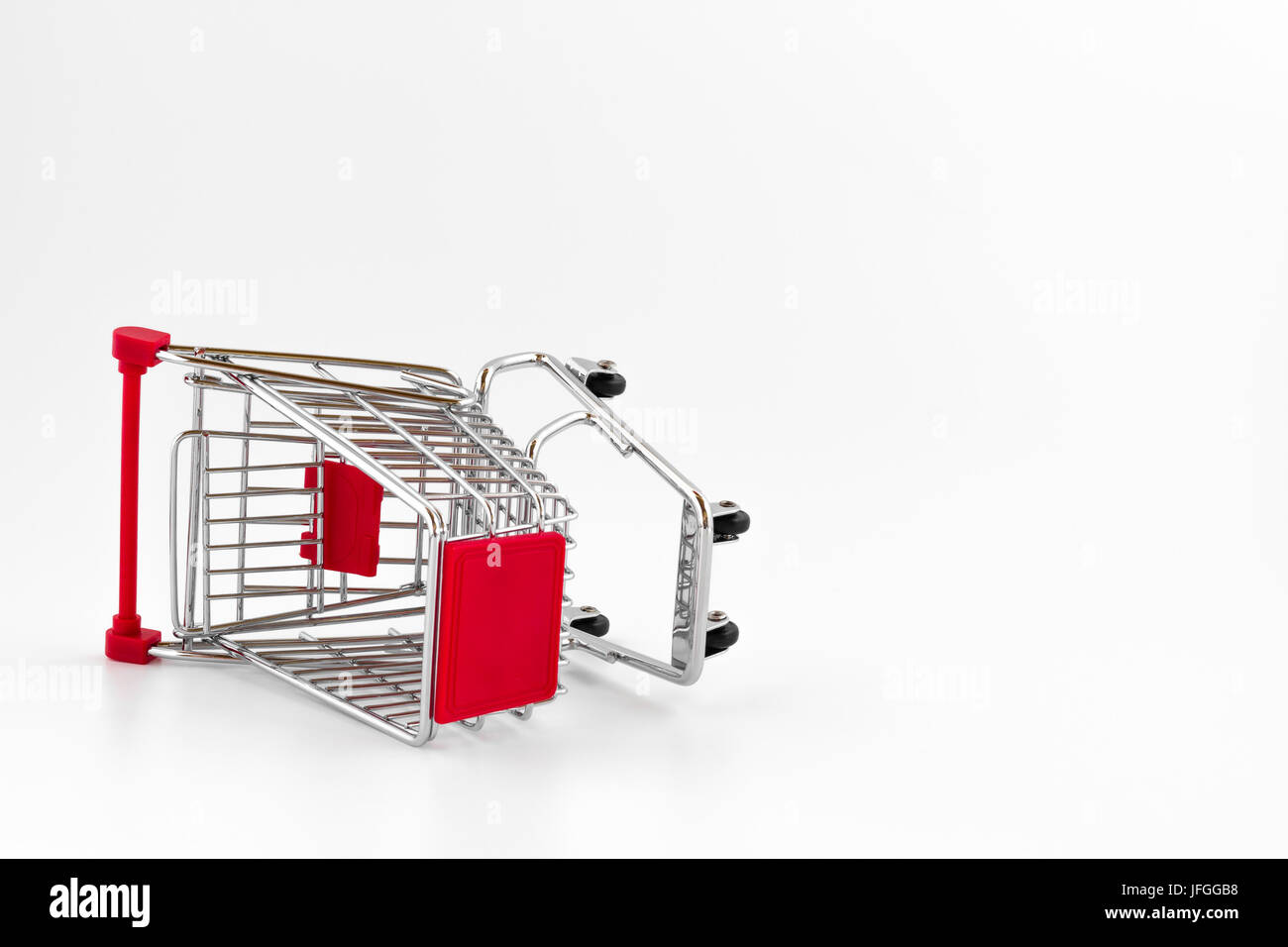 Empty shopping cart Stock Photo - Alamy