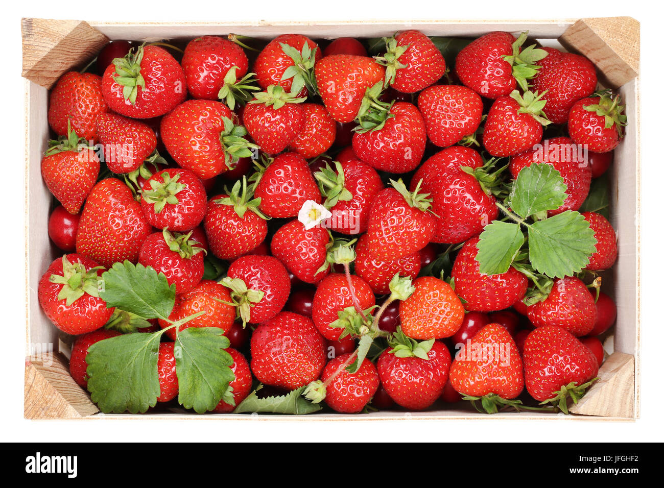 Erdbeeren Beeren Früchte in Holzkiste Stock Photo - Alamy