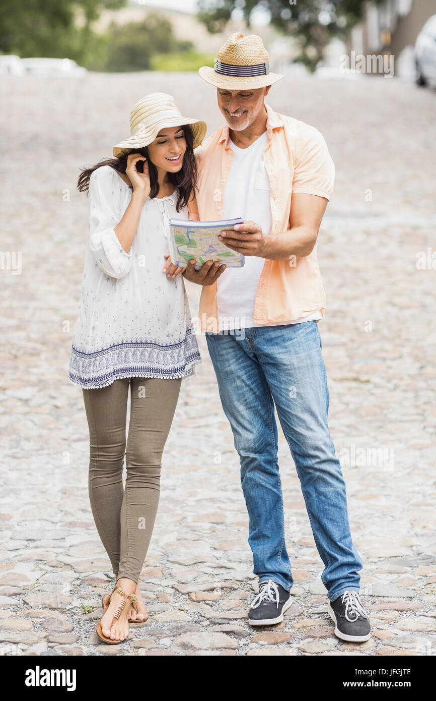 Man reading street map hi-res stock photography and images - Alamy