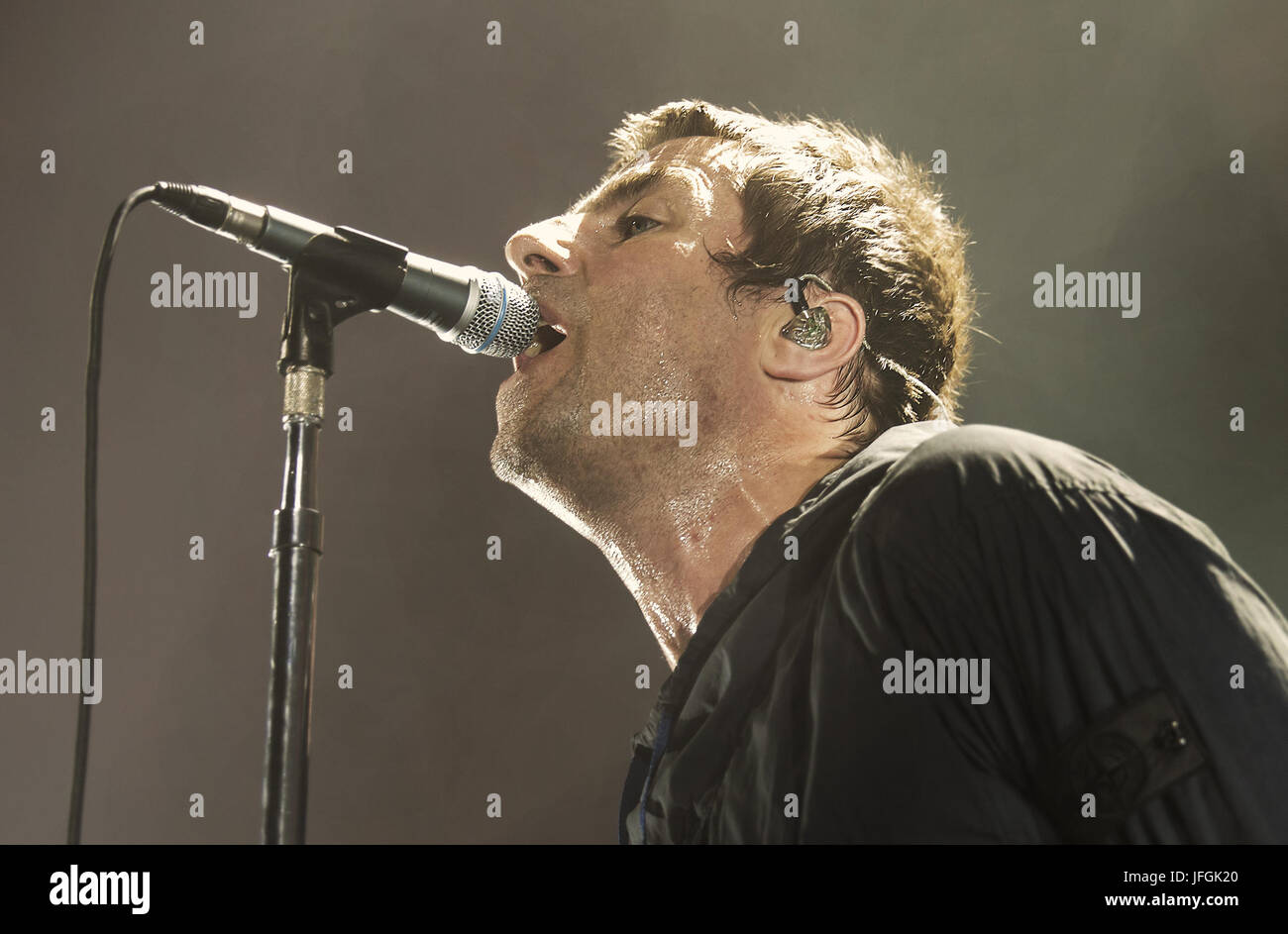 Liam gallagher o2 live hi-res stock photography and images - Alamy