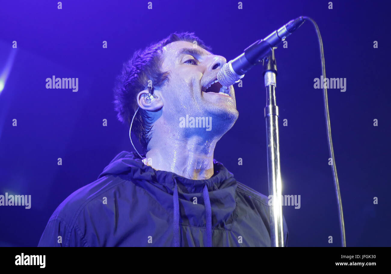 Liam Gallagher performs at fundraising concert for Manchester terror ...