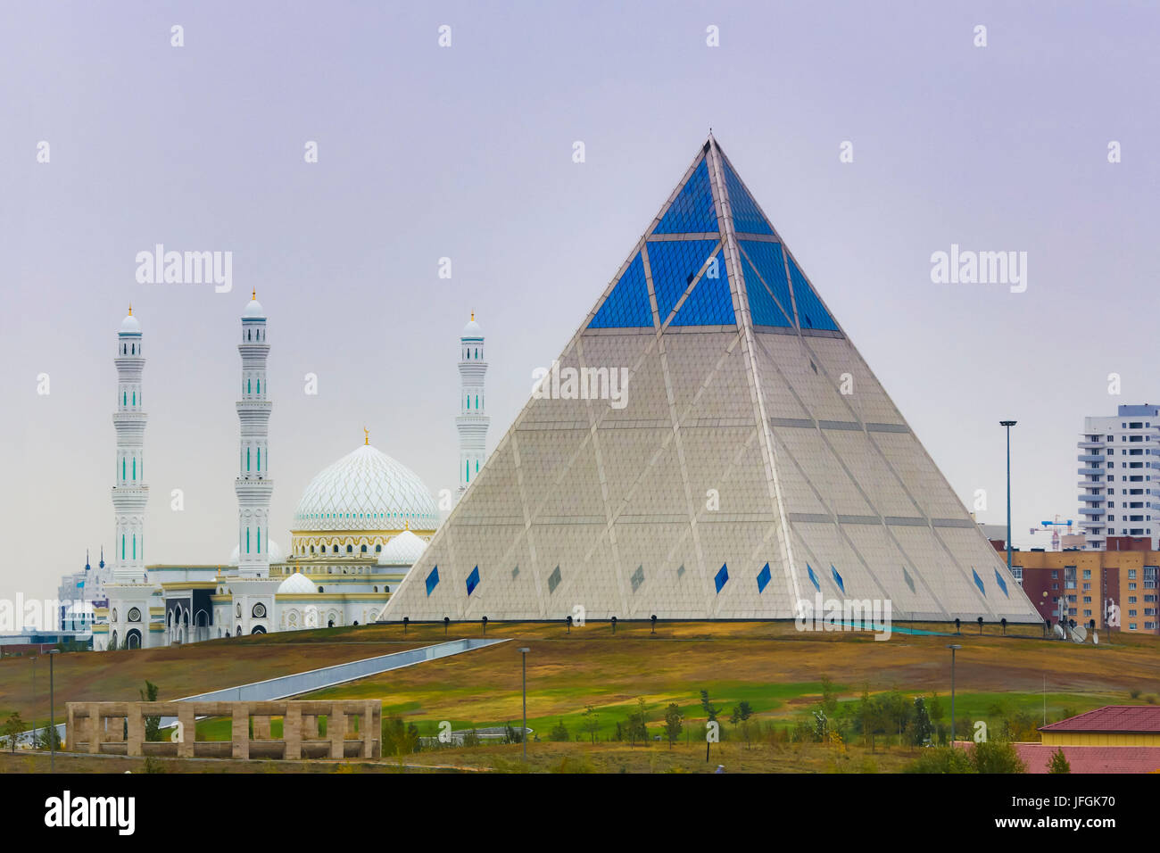Pyramid mosque hi-res stock photography and images - Alamy