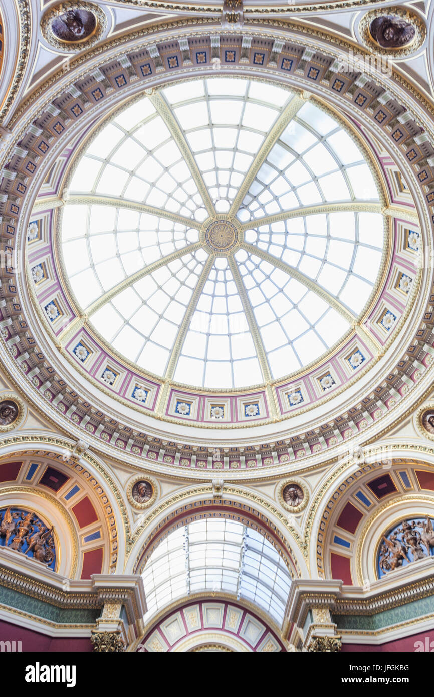 The national gallery london interior hi-res stock photography and ...