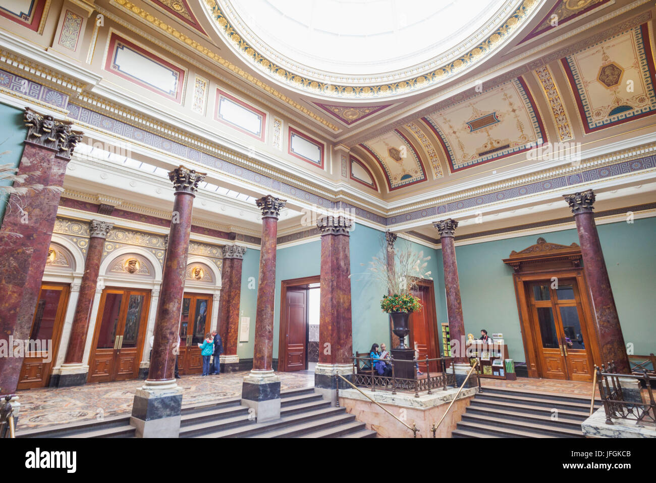 Portico london hi-res stock photography and images - Alamy