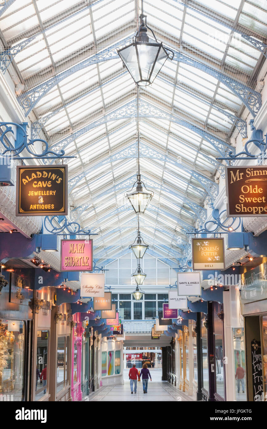 Queens arcade leeds hi-res stock photography and images - Alamy