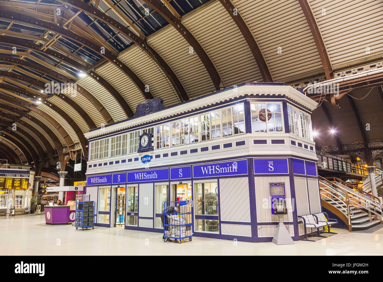 Wh Smith Station High Resolution Stock Photography and Images - Alamy