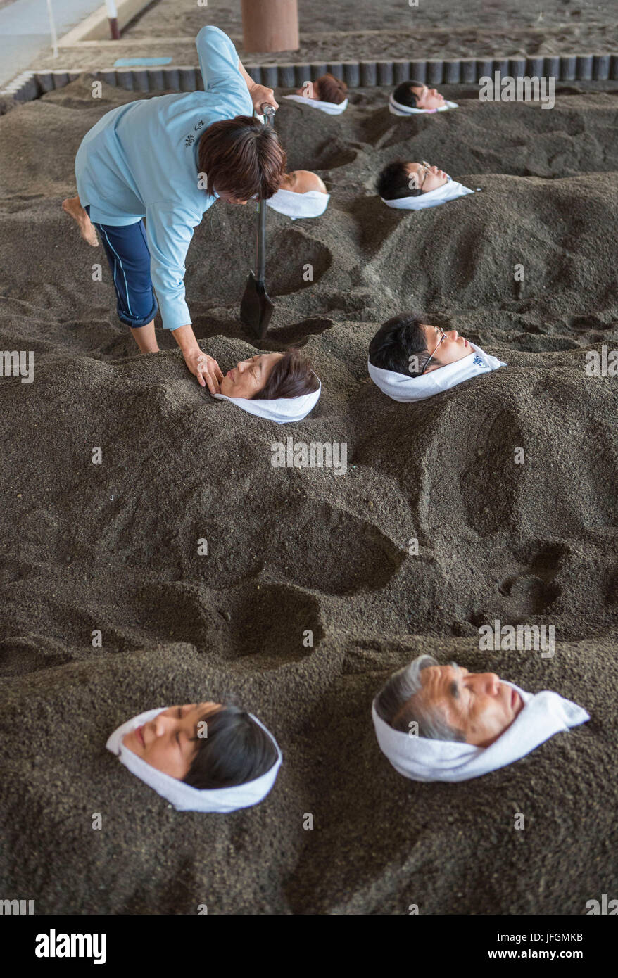 Japan sand bath hi-res stock photography and images - Alamy