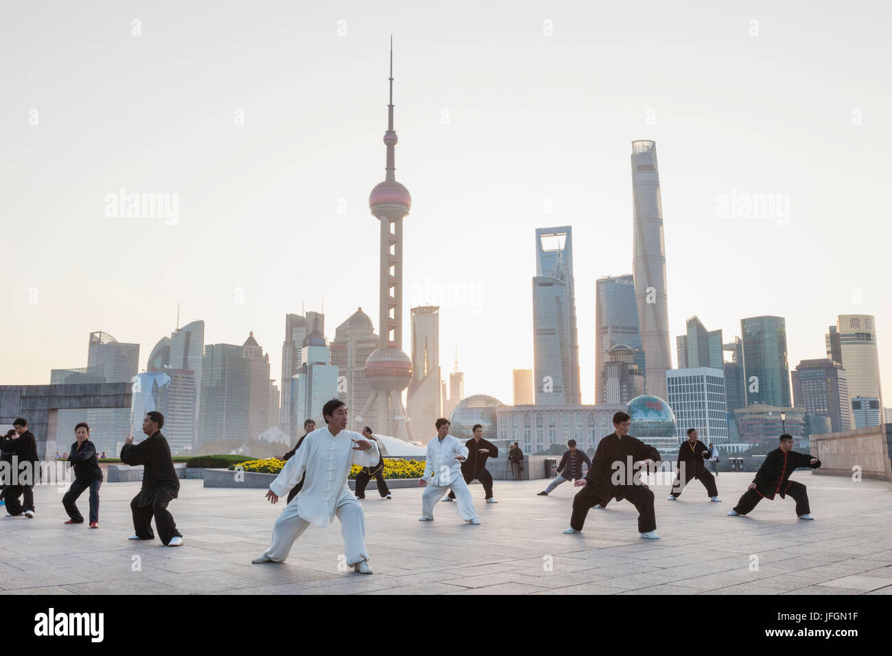 Tai chi group hi-res stock photography and images - Alamy
