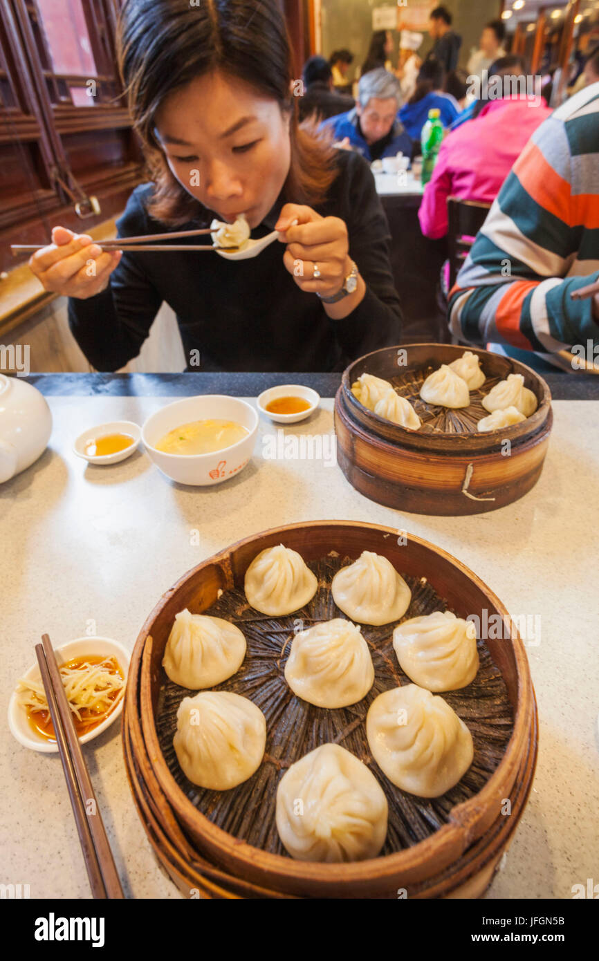 China, Shanghai, Yuyuan Garden, Nanxiang Steamed Bun Shop, Steamed ...