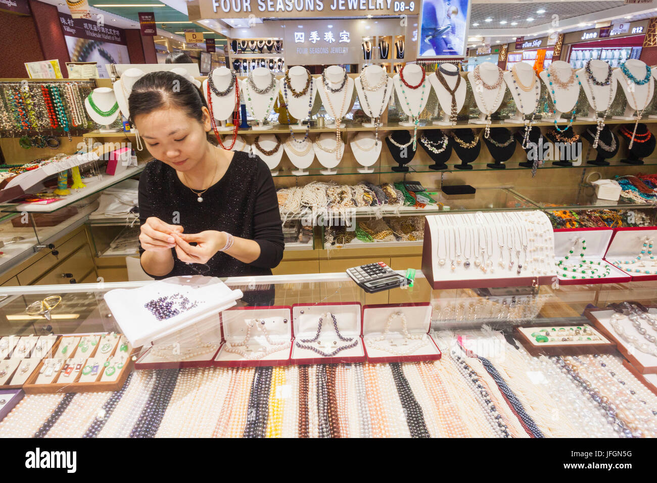 Pearl shops hi-res stock photography and images - Alamy