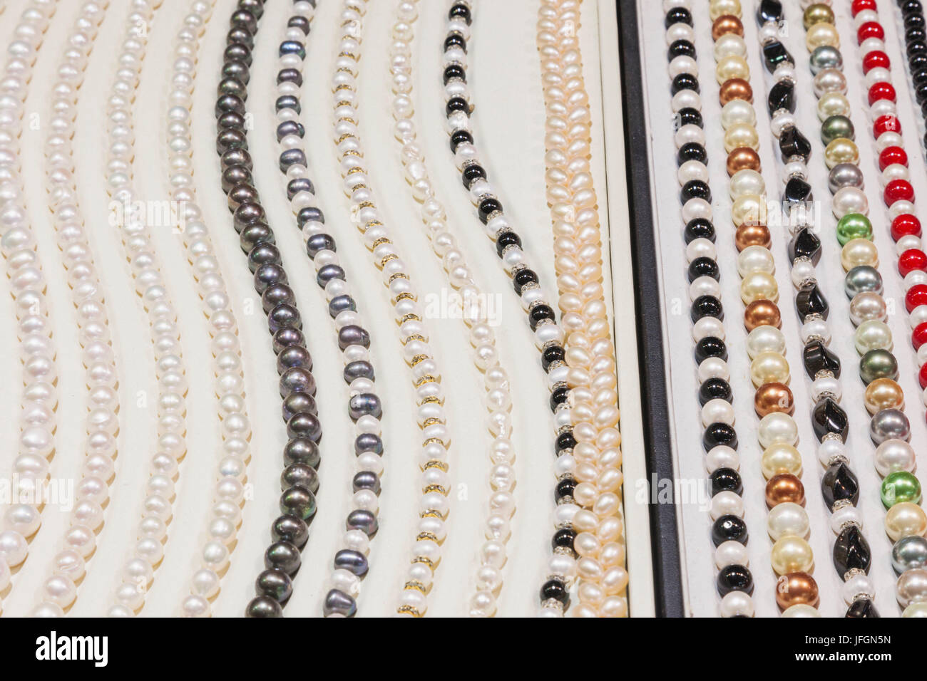 Pearl shops hi-res stock photography and images - Alamy