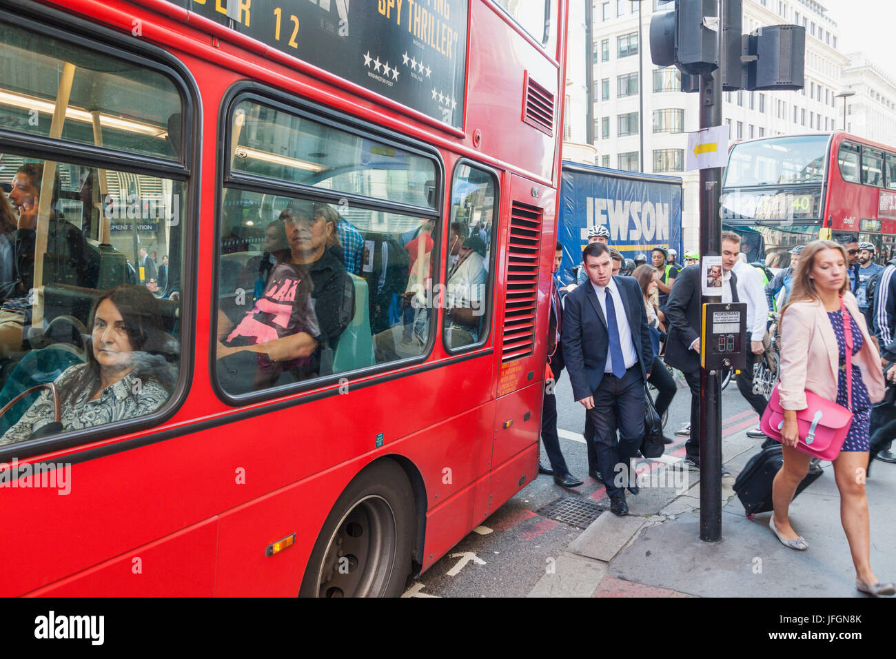 England uk city london bus hi-res stock photography and images - Alamy