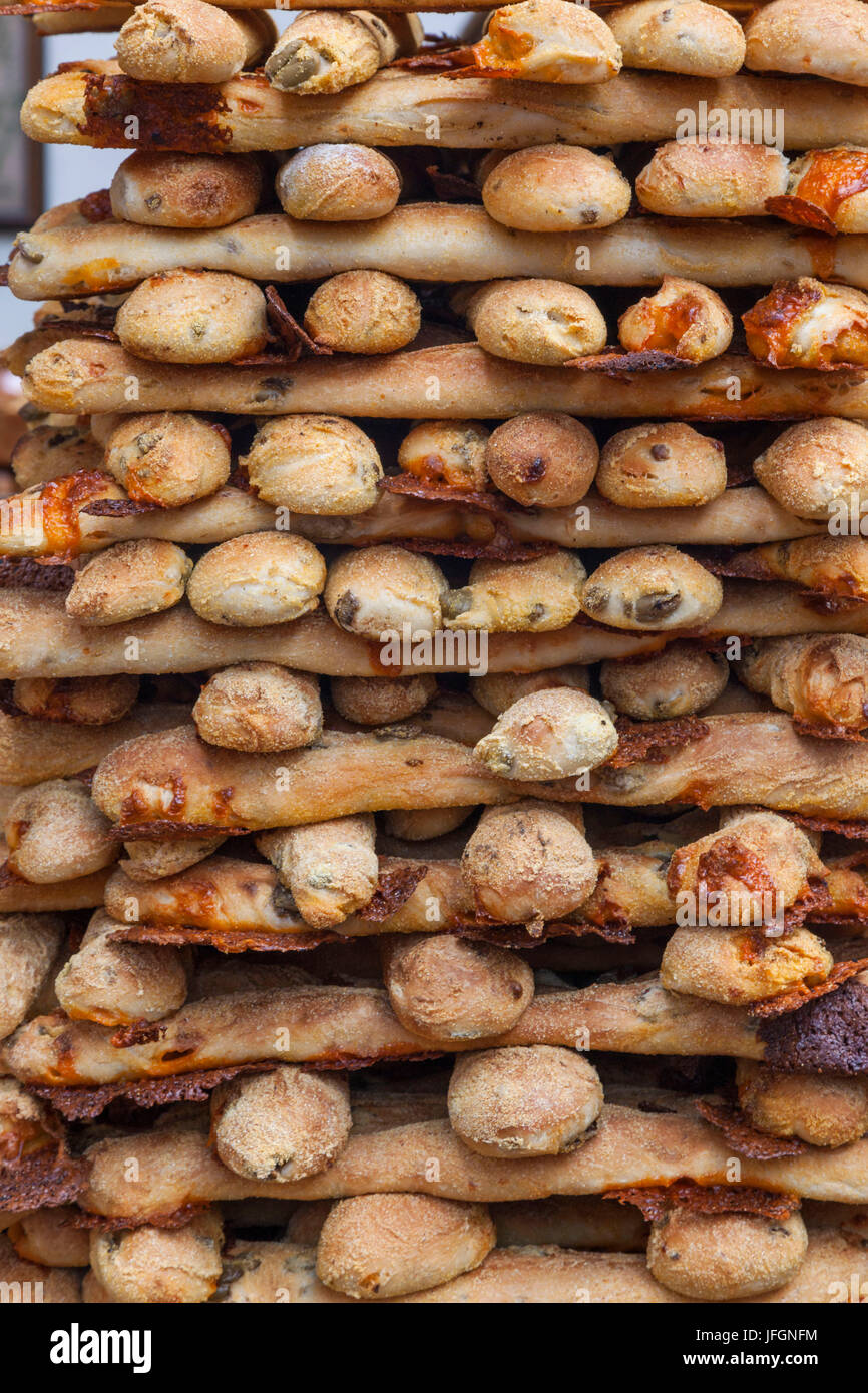 Bread bakery display hi-res stock photography and images - Alamy