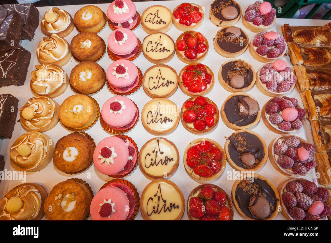 Borough market cake stall hi-res stock photography and images - Alamy