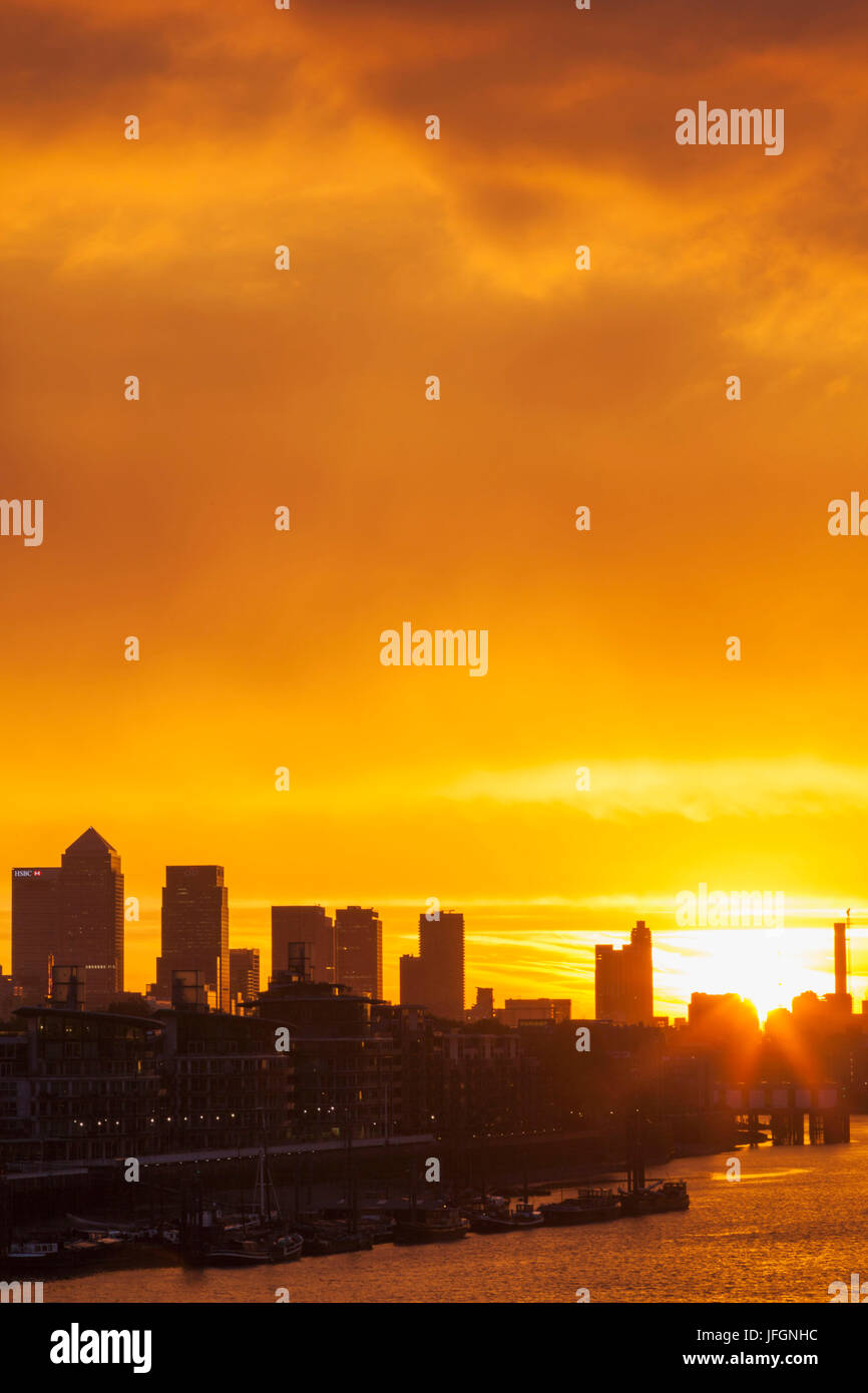 Canary wharf sunrise london hi-res stock photography and images - Alamy