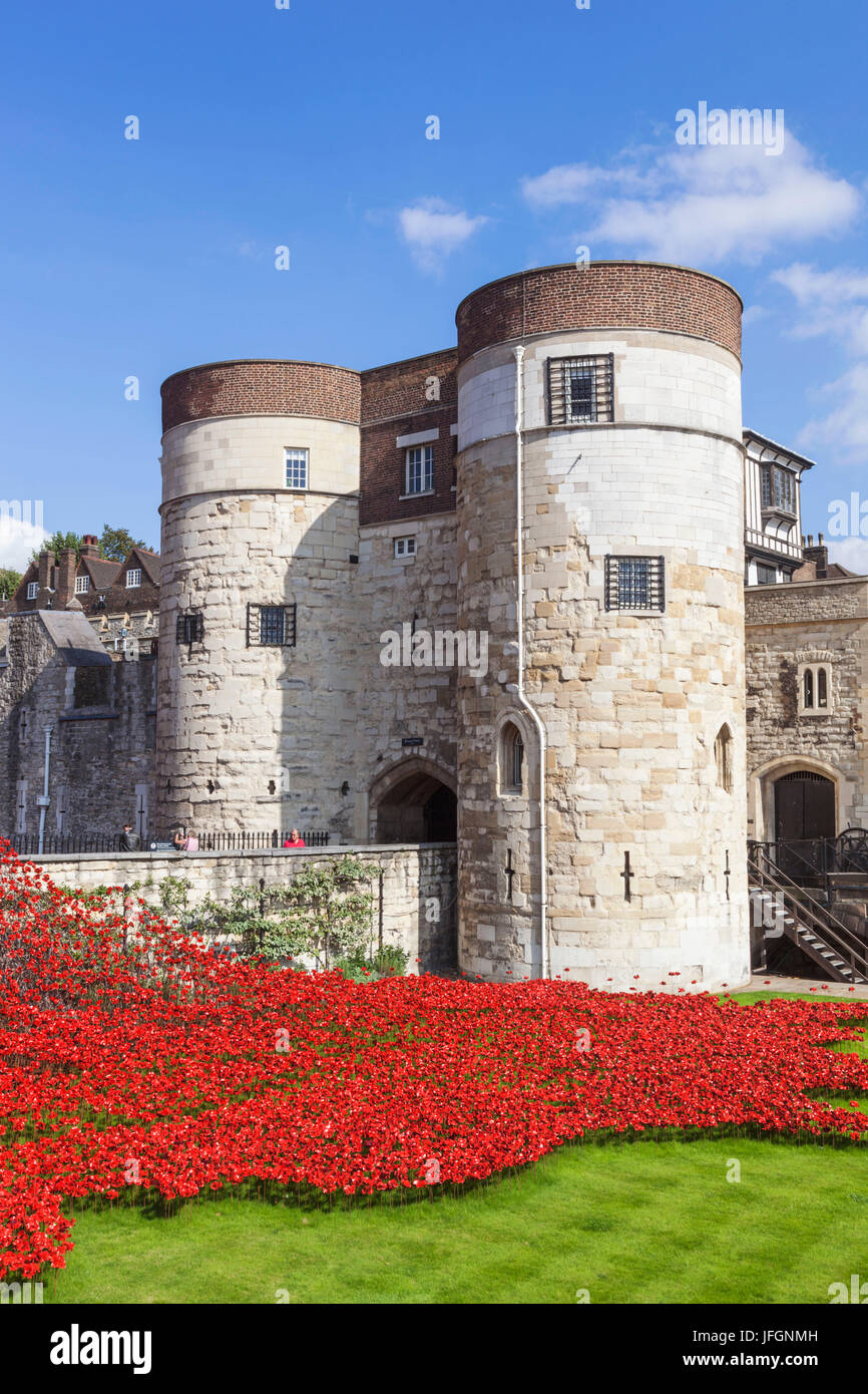 Byward tower of london hi-res stock photography and images - Alamy