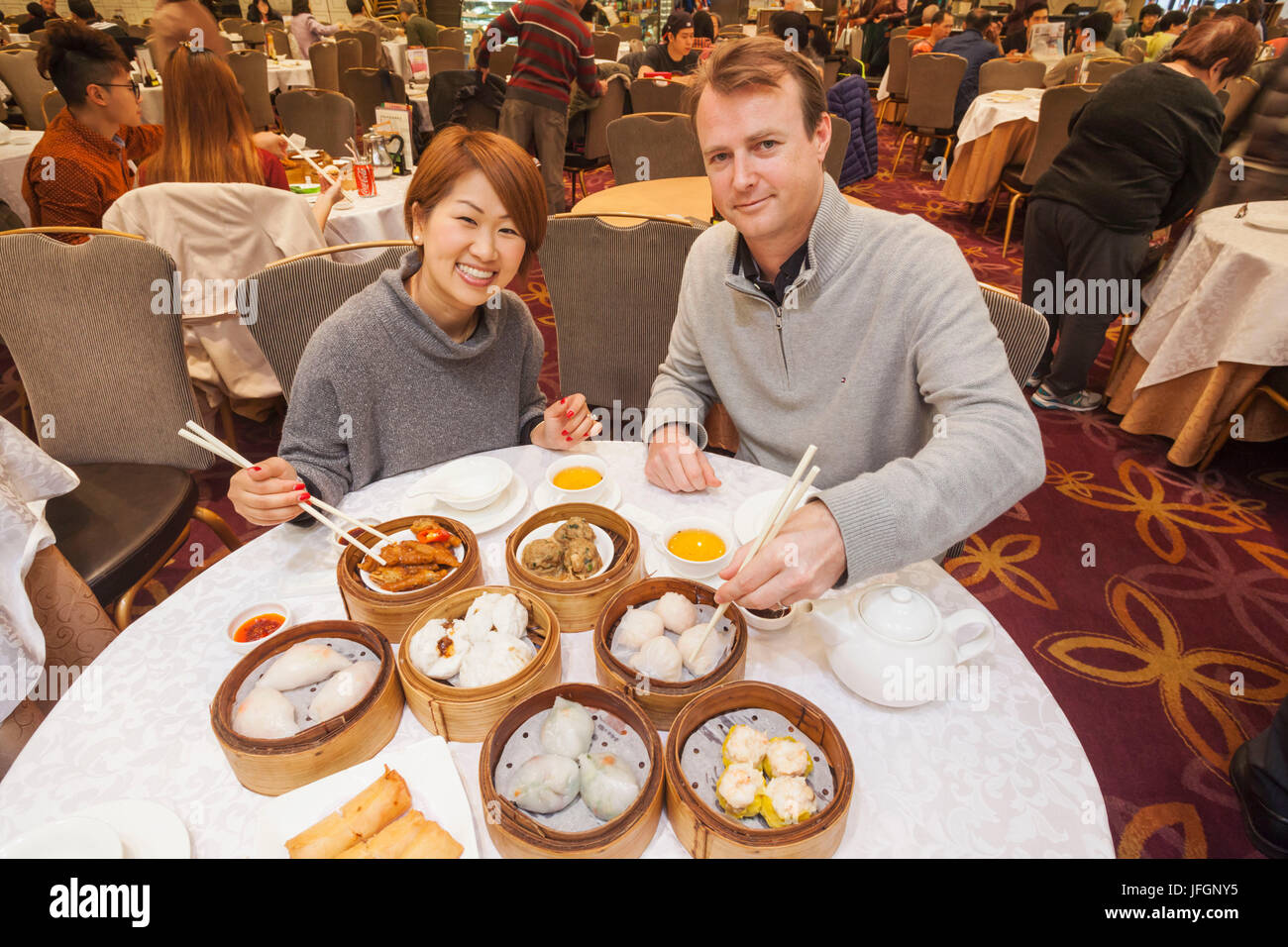 China, Hong Kong, Couple Eating Dim Sum Stock Photo - Alamy