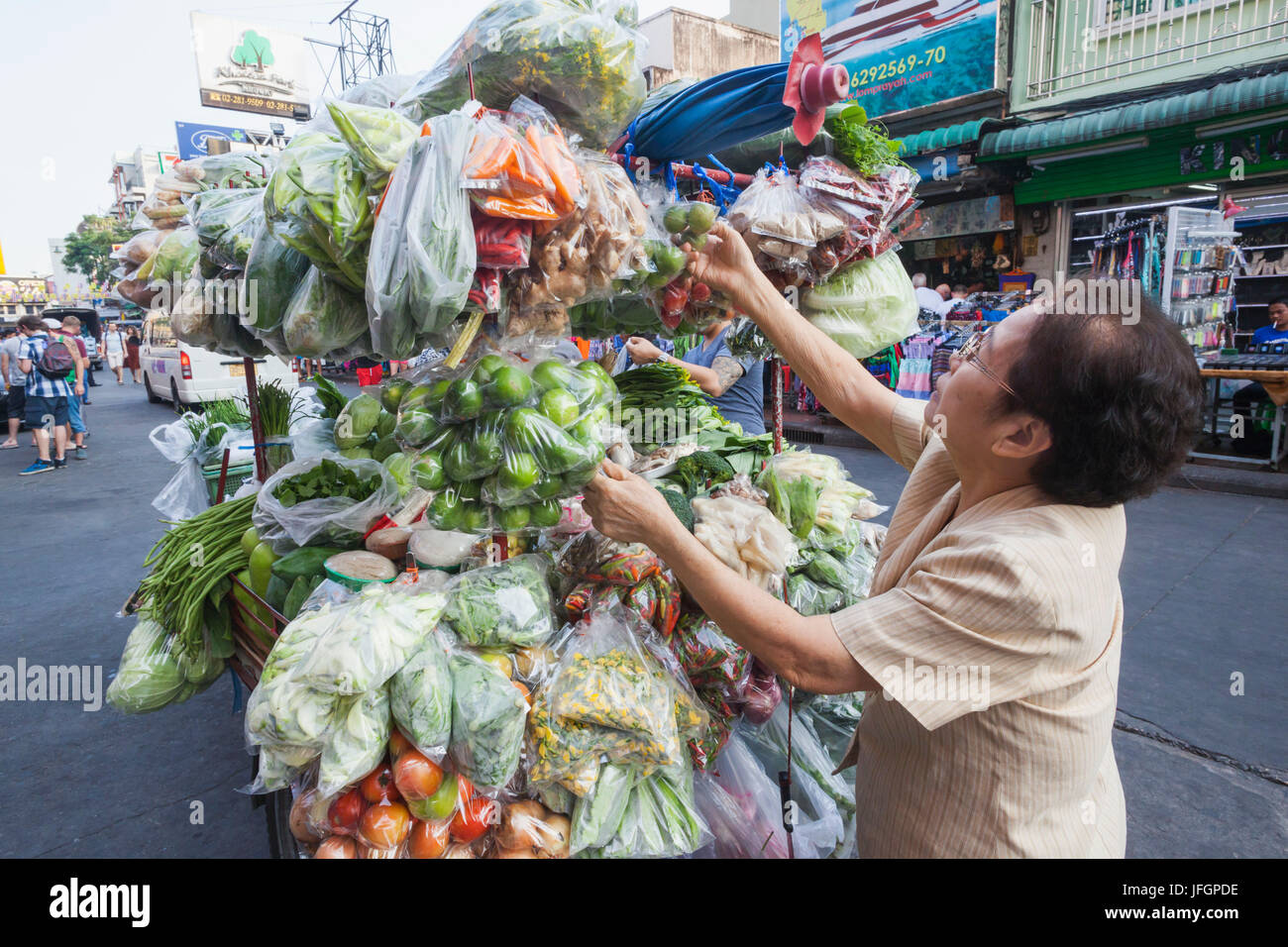 Vegetable vendor hi-res stock photography and images - Alamy