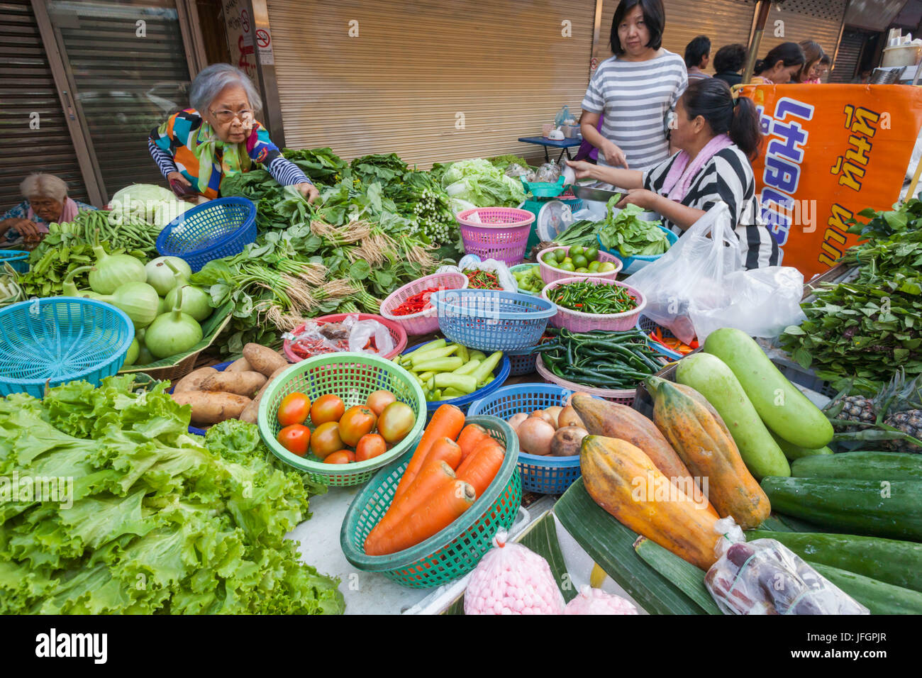 Roadside vegetable stall hi-res stock photography and images - Alamy