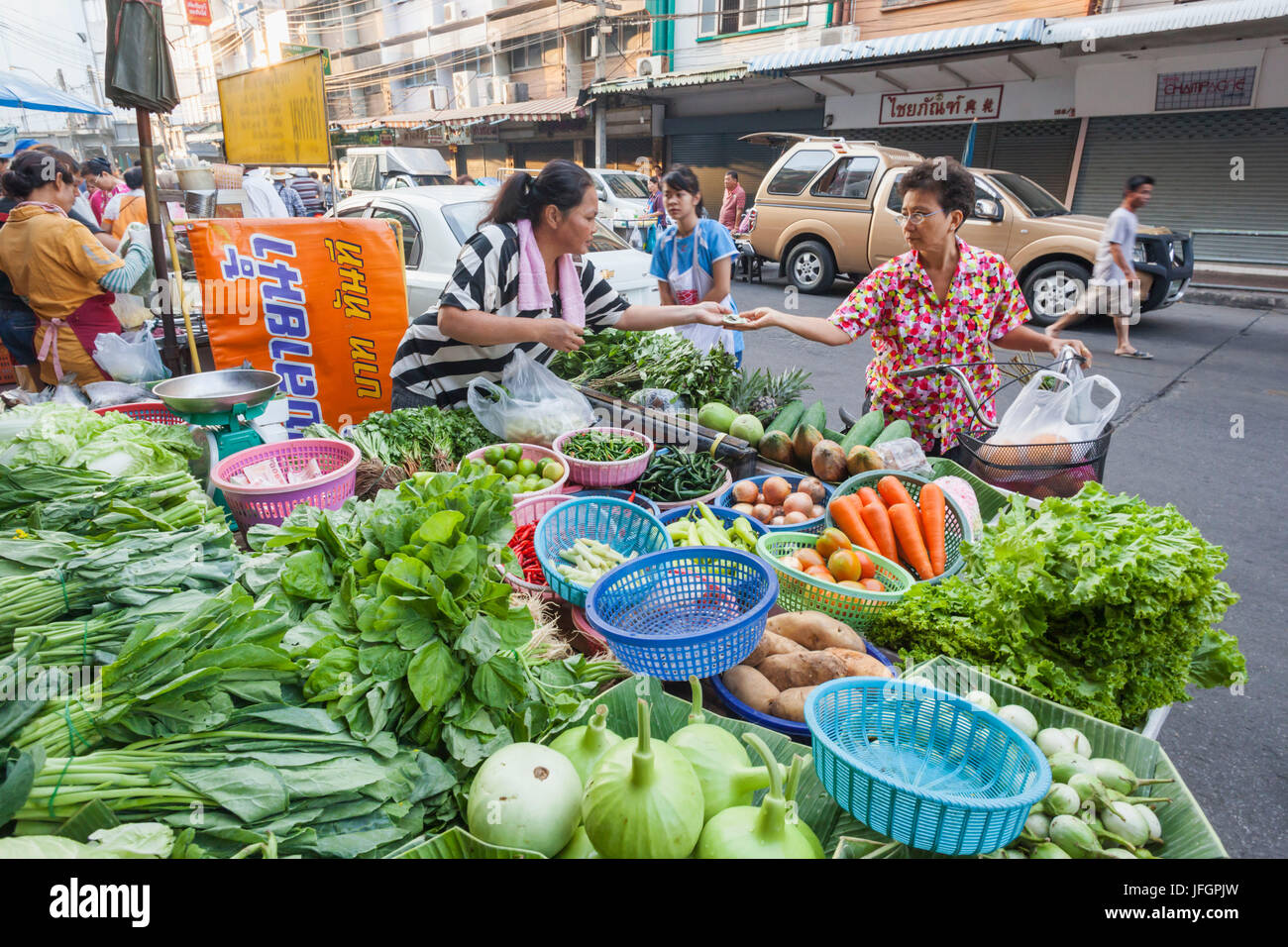 Roadside vegetable stall hi-res stock photography and images - Alamy
