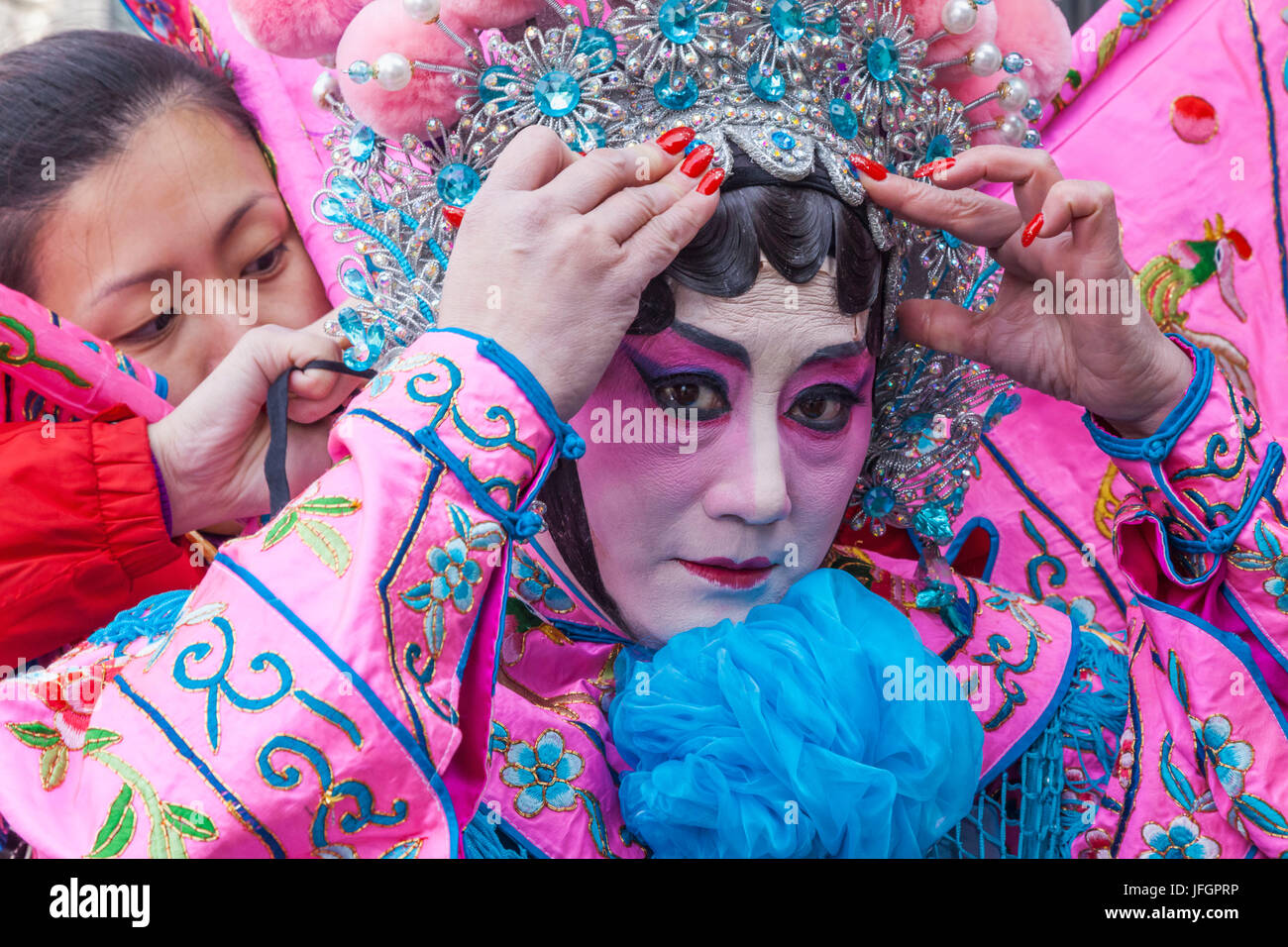 Chinese in chinatown hi-res stock photography and images - Alamy