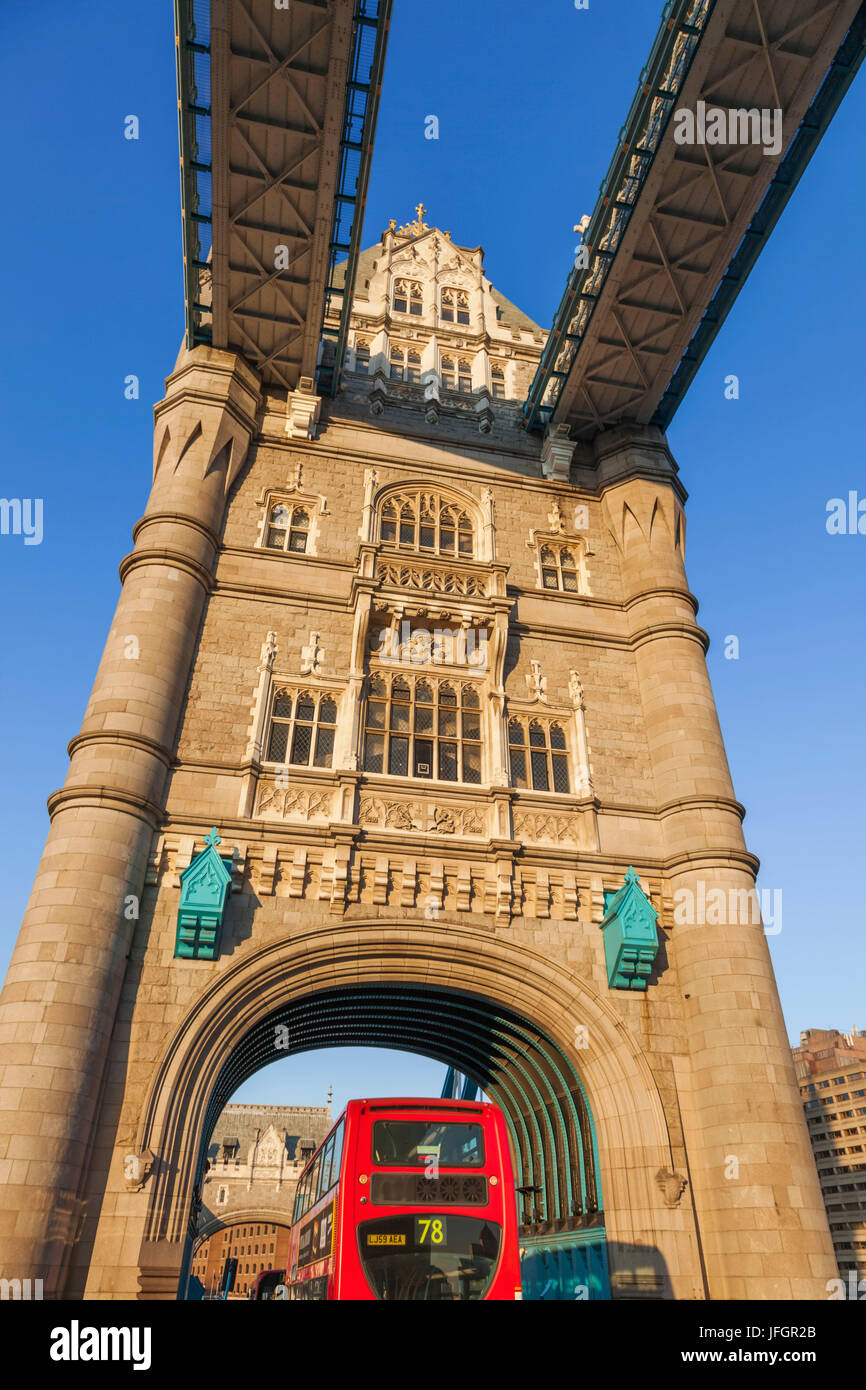 London bridge double decker hi-res stock photography and images - Alamy
