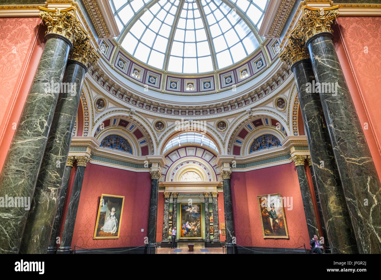 National gallery london inside hi-res stock photography and images - Alamy