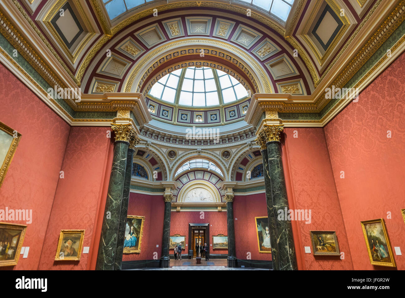 National gallery london inside hi-res stock photography and images - Alamy