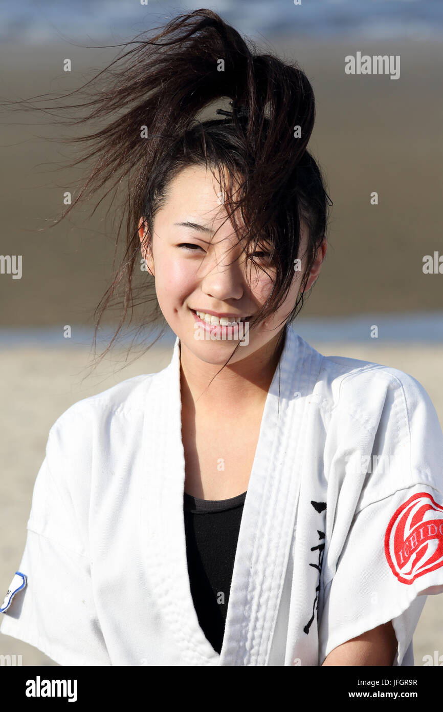 Karate woman kick hi-res stock photography and images - Alamy
