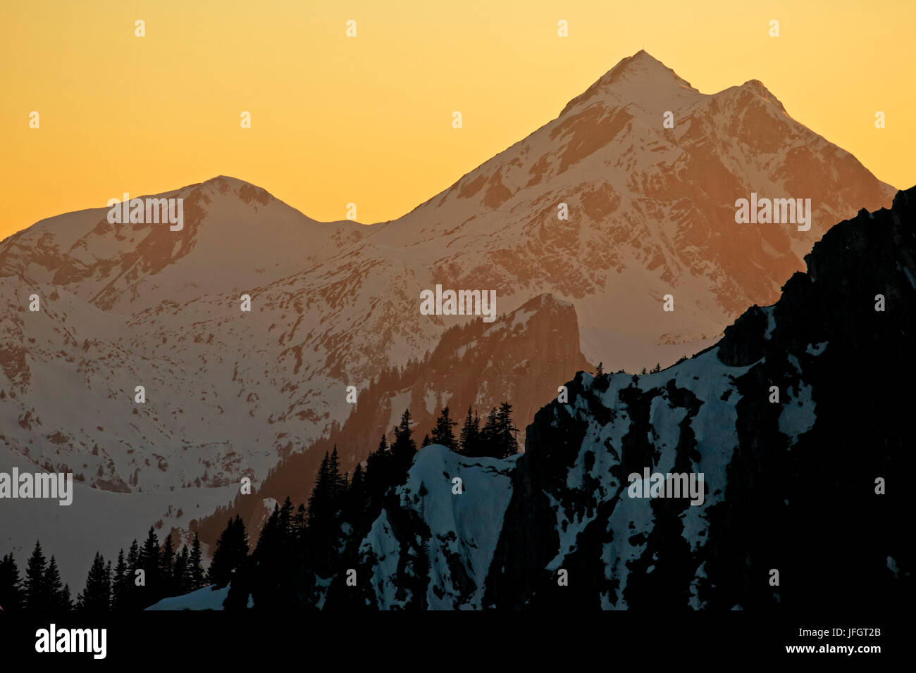 Germany, Bavaria, Upper Bavaria, Bavarian alps, Ammergauer alps, well ...