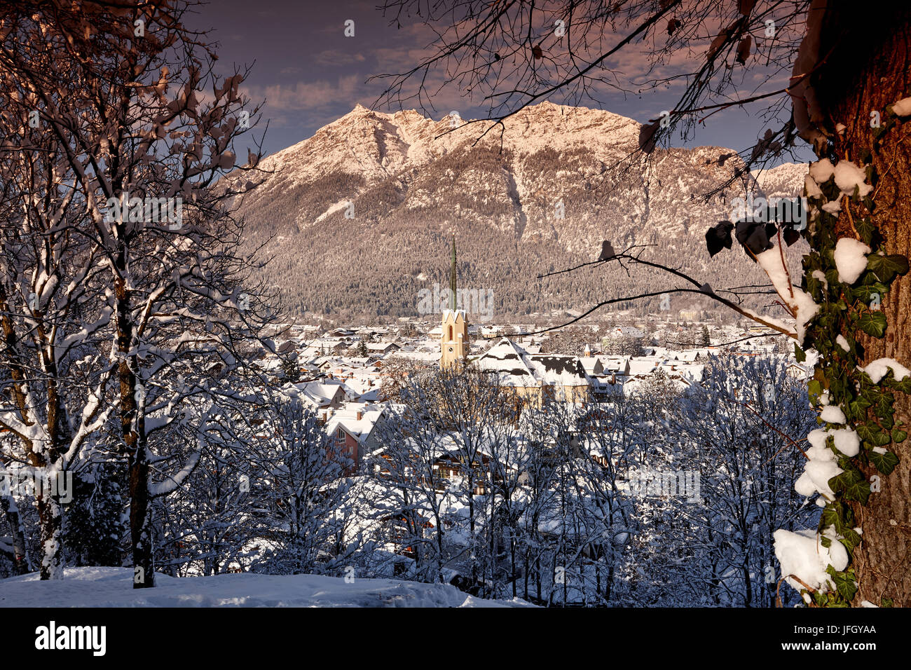 Garmisch partenkirchen ludwigstrasse district hi-res stock photography ...