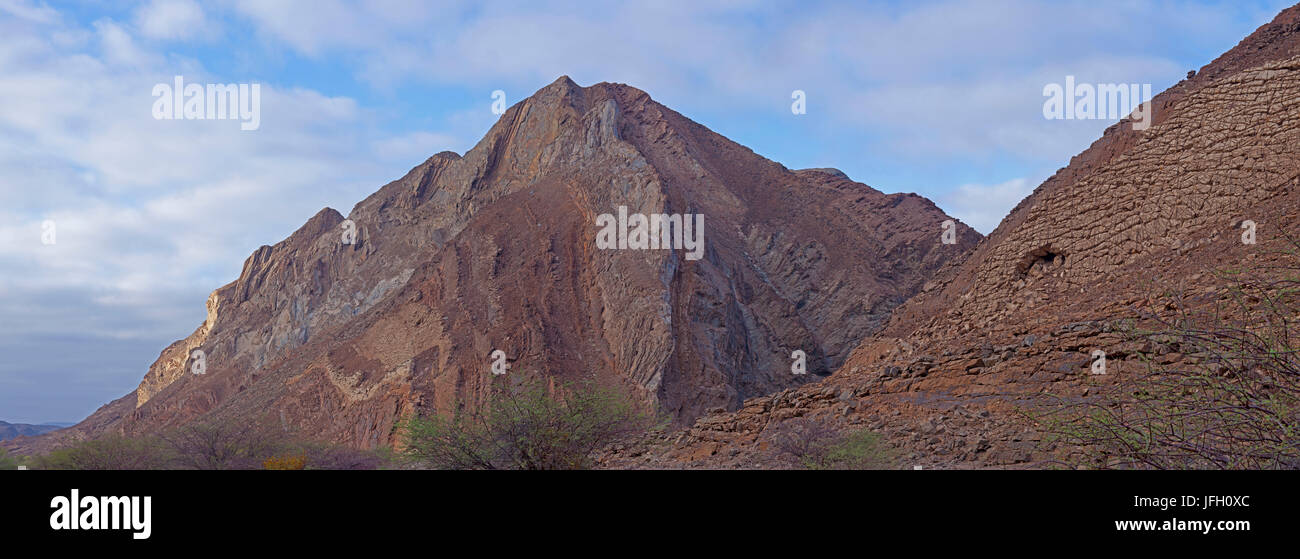 Cliff faces with wave shaped rejections and quaderartiger resolution hi ...