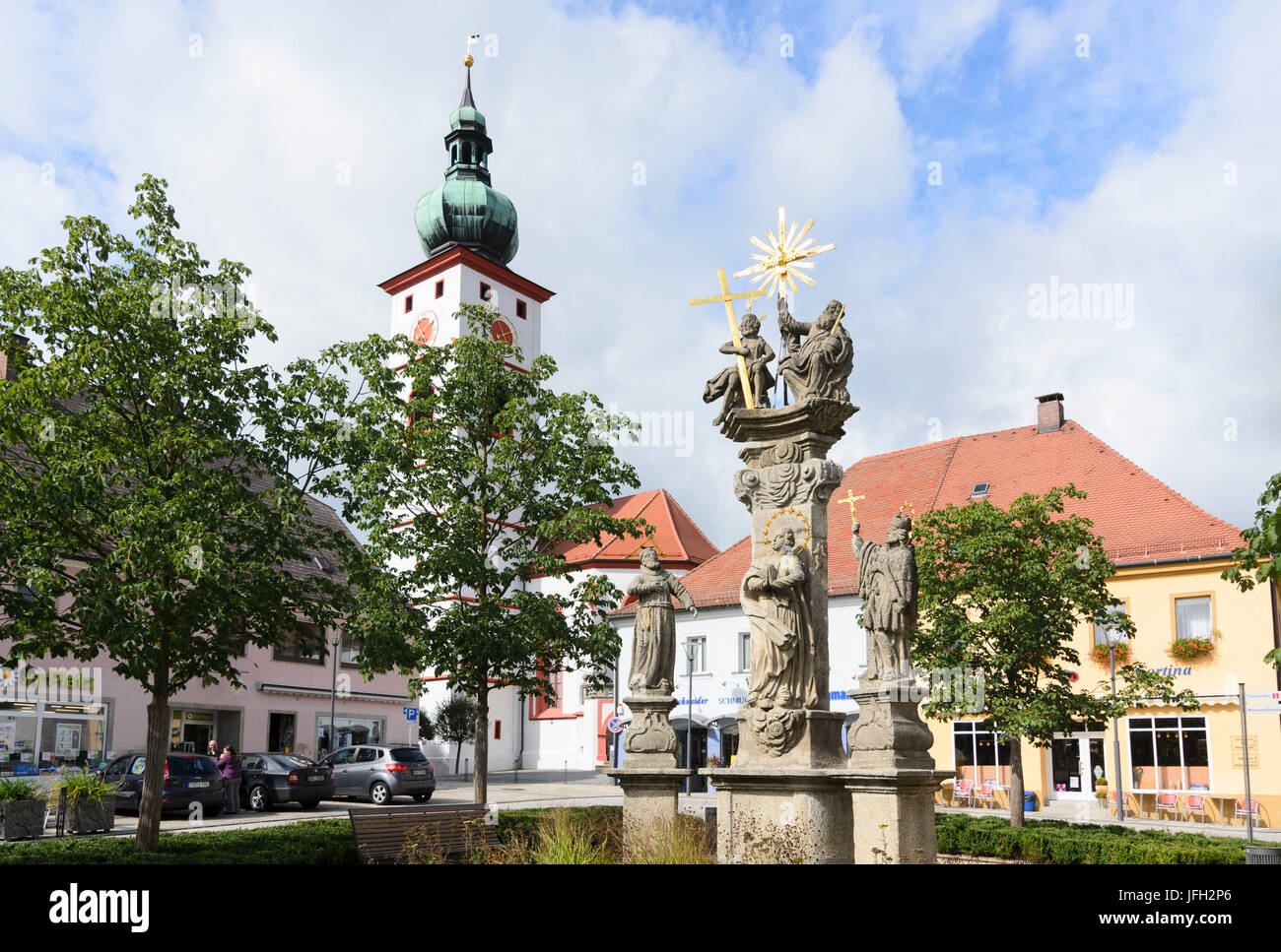 Town parish church the assumption day hi-res stock photography and ...
